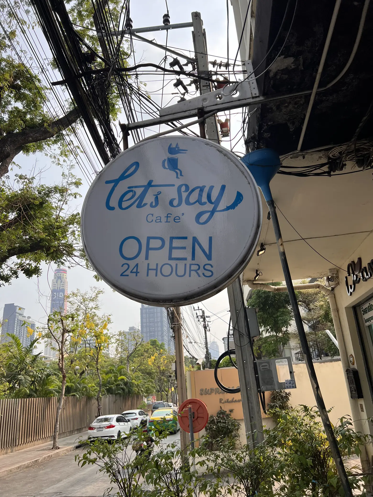 รีวิวคาเฟ่ในกรุงเทพ เปิด 24 ชม. ☕️ ️ | แกลเลอรีที่โพสต์โดย NTM | Lemon8