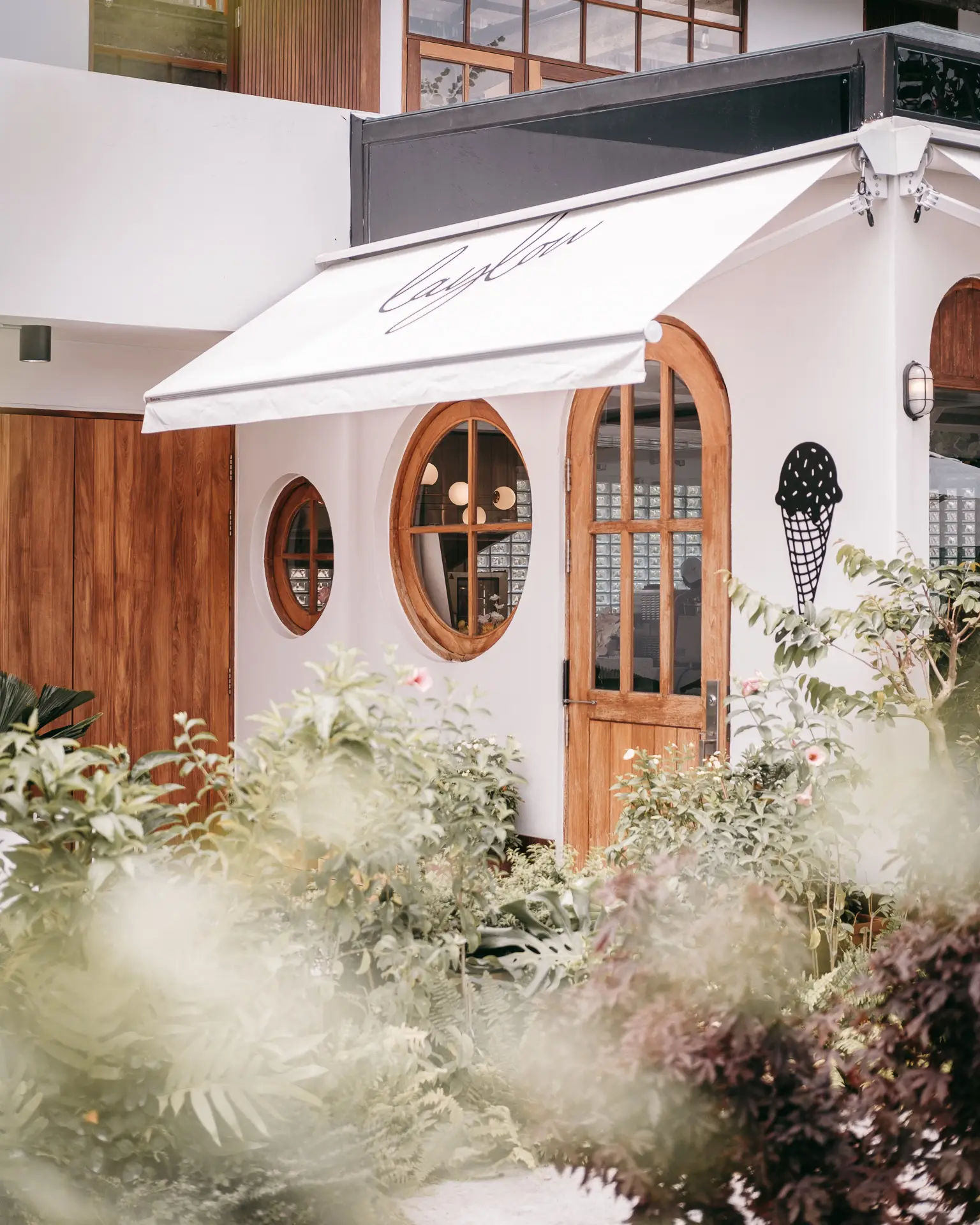 LAY LOW คาเฟ่เปิดใหม่ย่านประชาชื่น ชูจุดเด่นเรื่องไอศกรีม 🍦 | แกลเลอรีที่โพสต์โดย Rattomarty ...