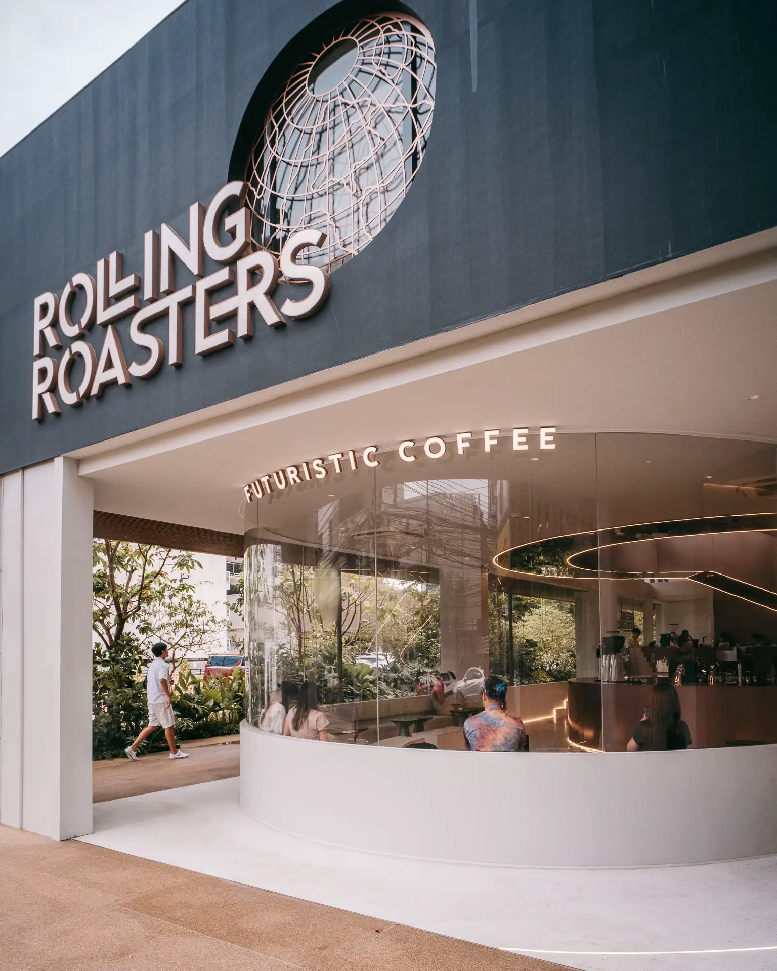 Rolling Roasters เปิดสาขาใหม่ในโครงการ Earth Ekamai | Gallery posted by Rattomarty | Lemon8