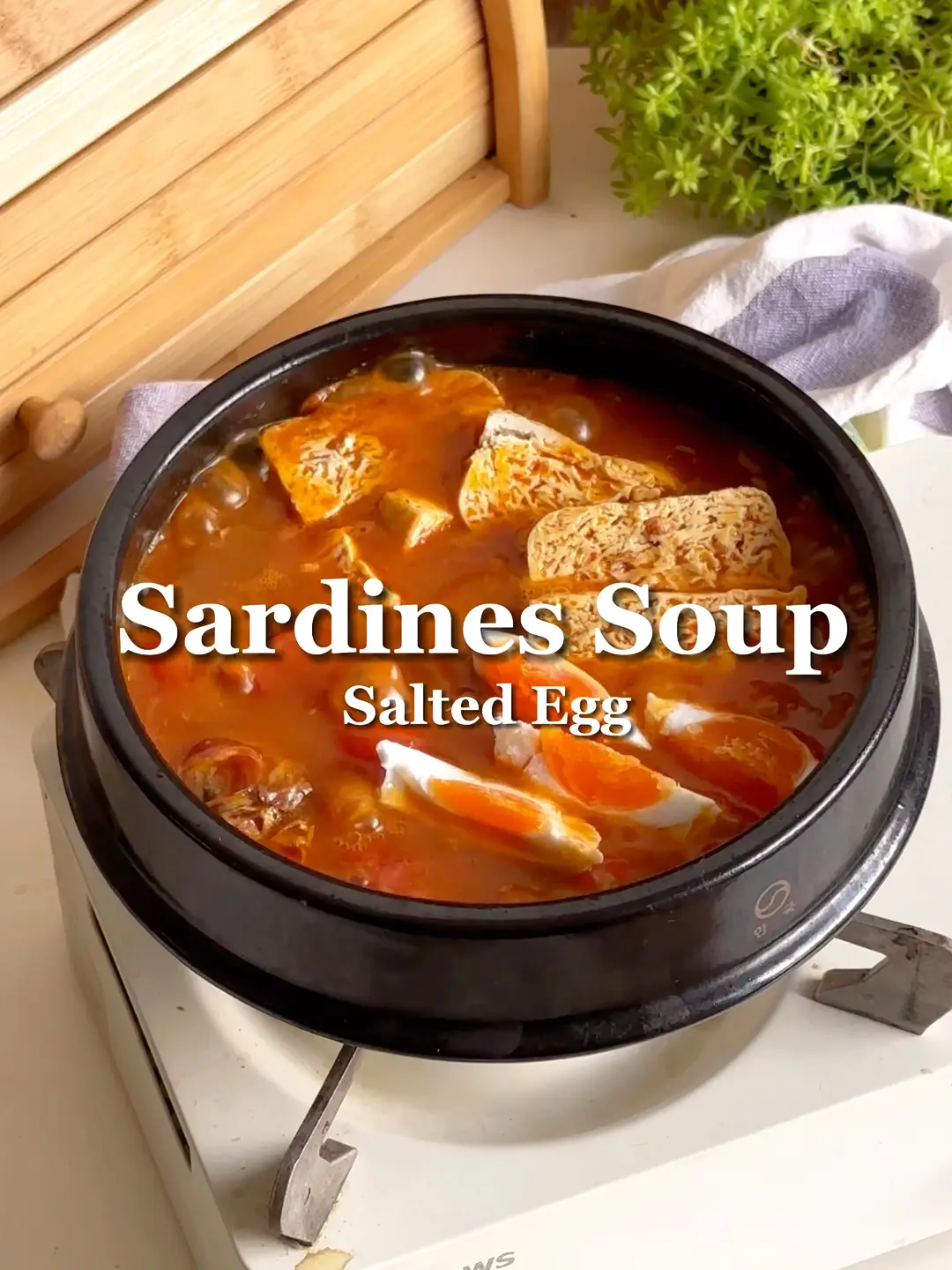 10 minutes Sardine with salted egg 🥚 | Video diterbitkan oleh Cathy ...