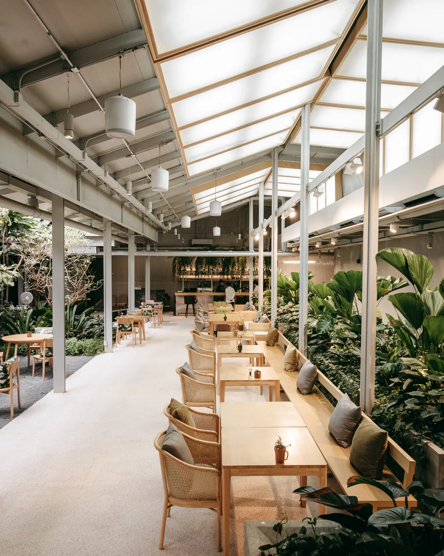 WH Cafe คาเฟ่เปิดใหม่ในบรรยากาศ Glass House ย่าน RCA | แกลเลอรีที่โพสต์โดย Rattomarty | Lemon8