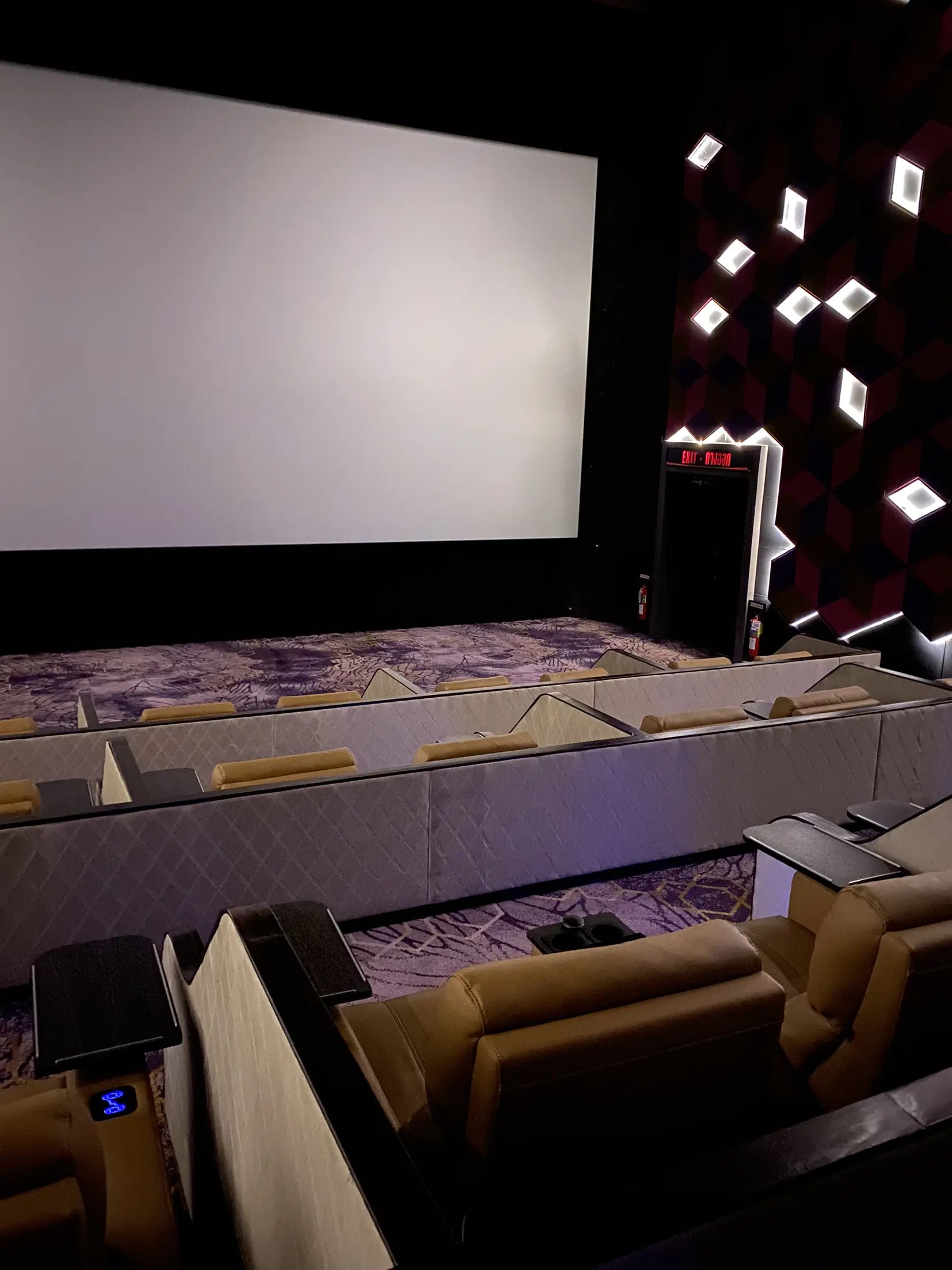 พาไปดูโรงหนังพรีเมี่ยมอาหาร&น้ำไม่อั้น!🍿@First Class Cinema | แกลเลอรี ...