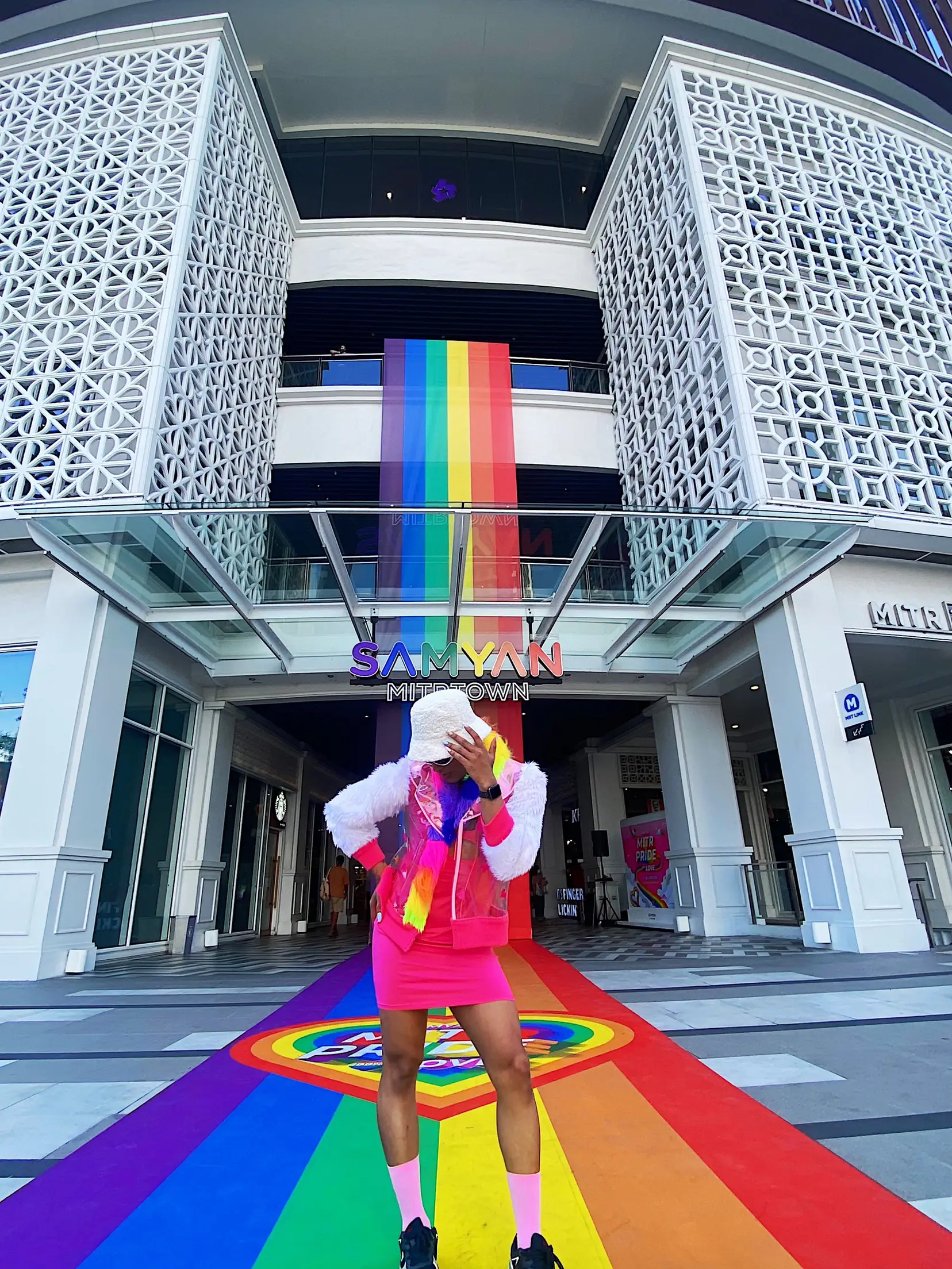 แต่งตัว Pride Look ไปถ่ายรูปกัน💖 💖 | แกลเลอรีที่โพสต์โดย Meepik | Lemon8