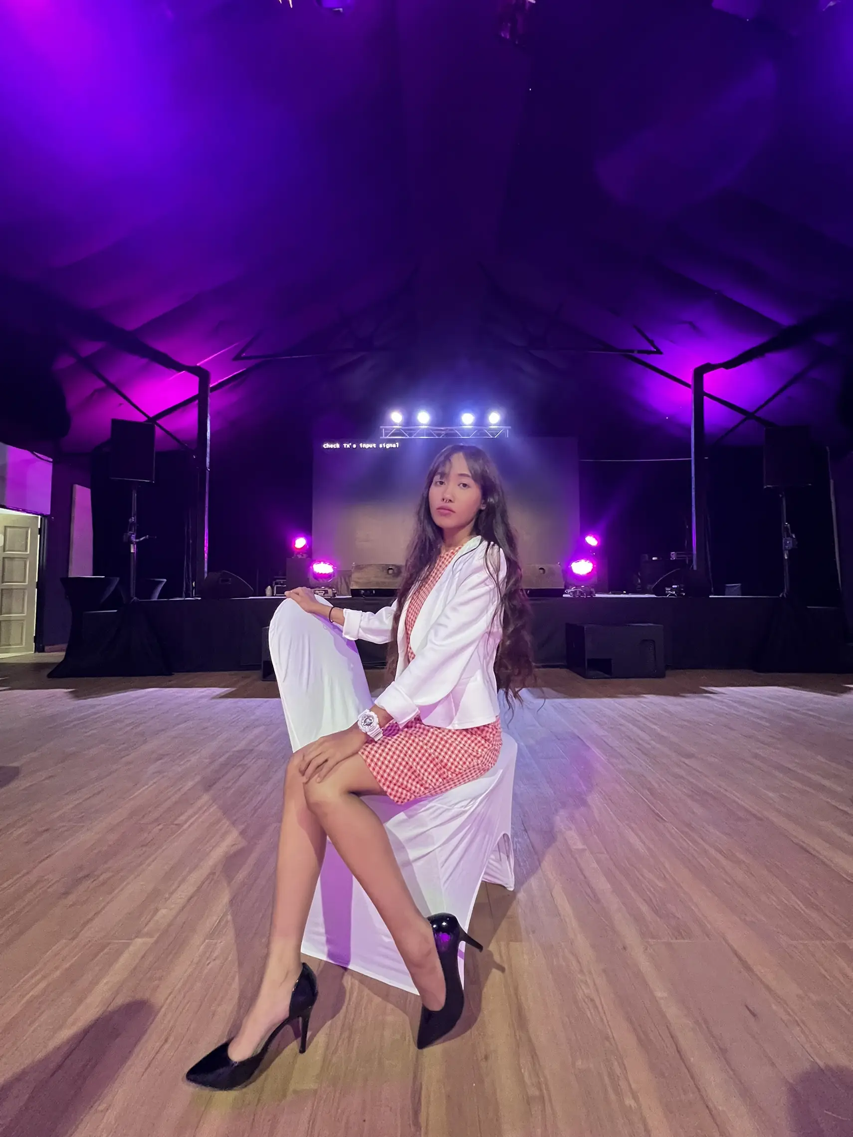 Sitting on a chair pose | Galeri disiarkan oleh Shimidaa | Lemon8