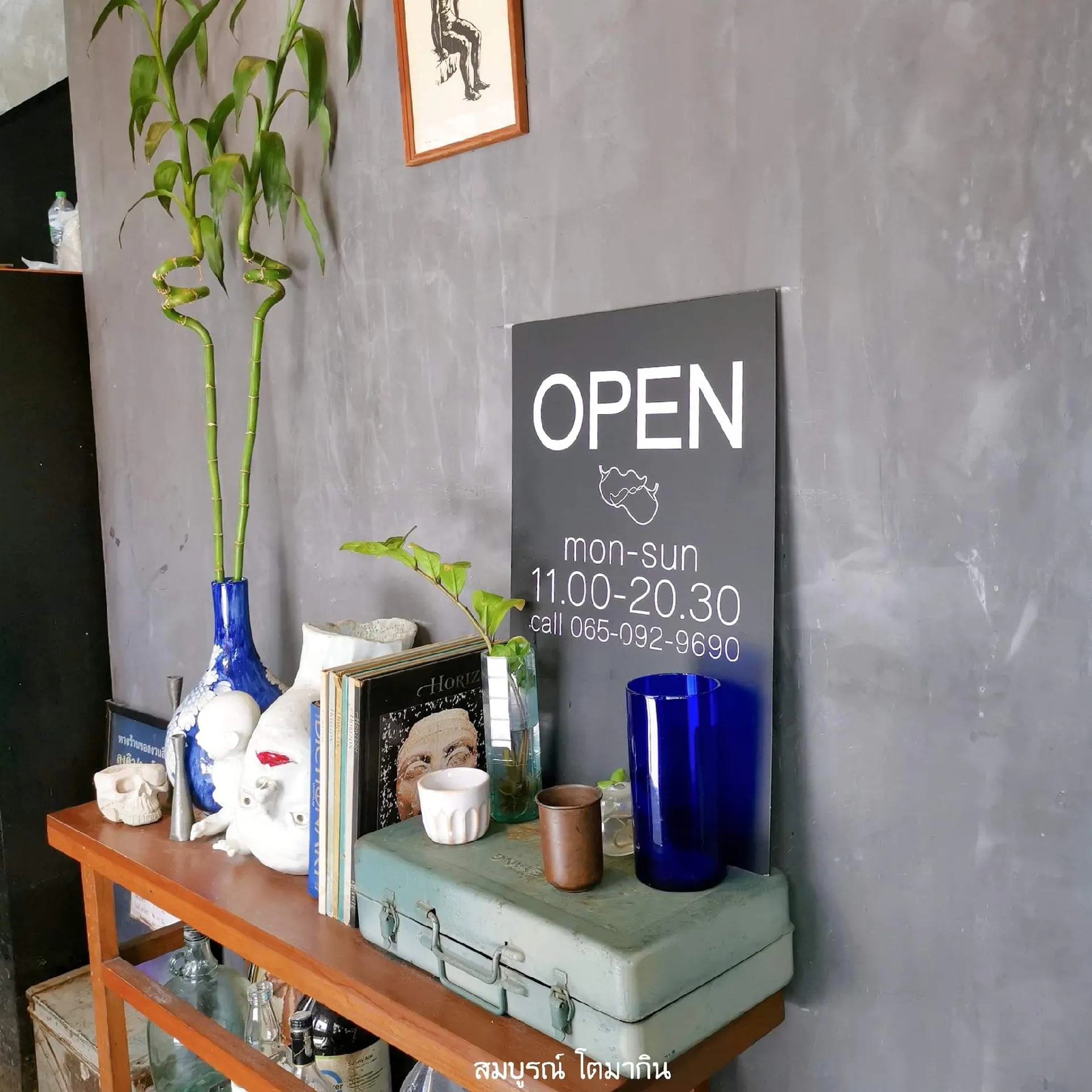 Phed Phed Bistro More Cool Premium Isan Restaurant周辺のレストラン ...