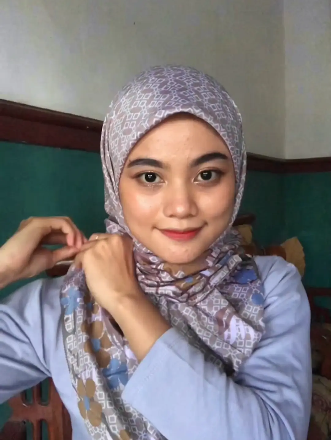 Tutorial hijab pattern scarf menutup dada 😚 | Video dipublikasikan oleh Yuyunn sukowati | Lemon8