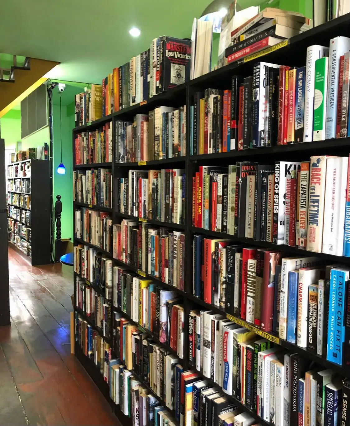 ร้านหนังสือมือสองใจกลางกรุงเทพ Dasa Book Cafe📔☕️ | แกลเลอรีที่โพสต์โดย ...