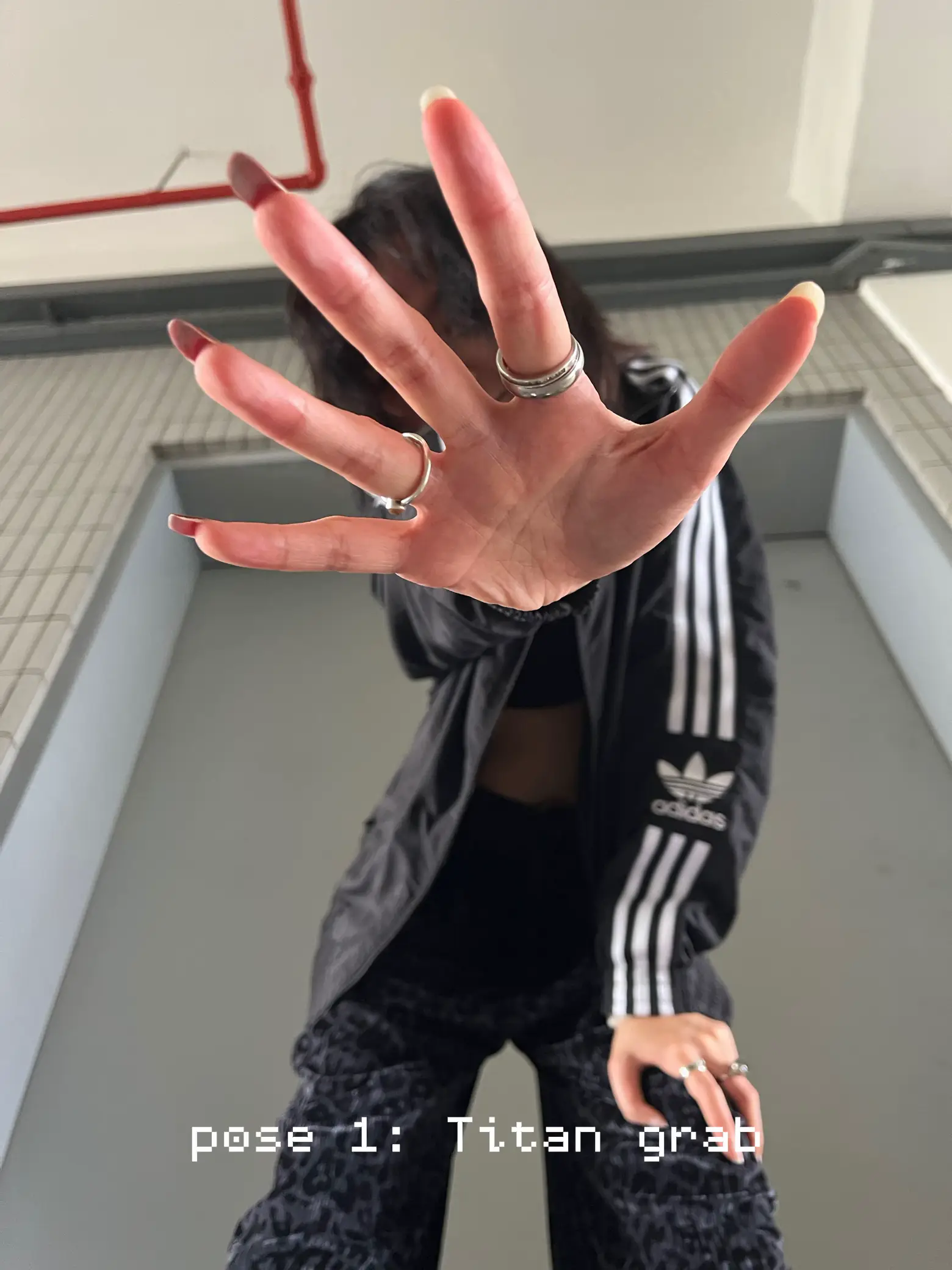 3 SIMPLE poses for camera-shy people🫣📸 | Gallery posted by KERNI | Lemon8