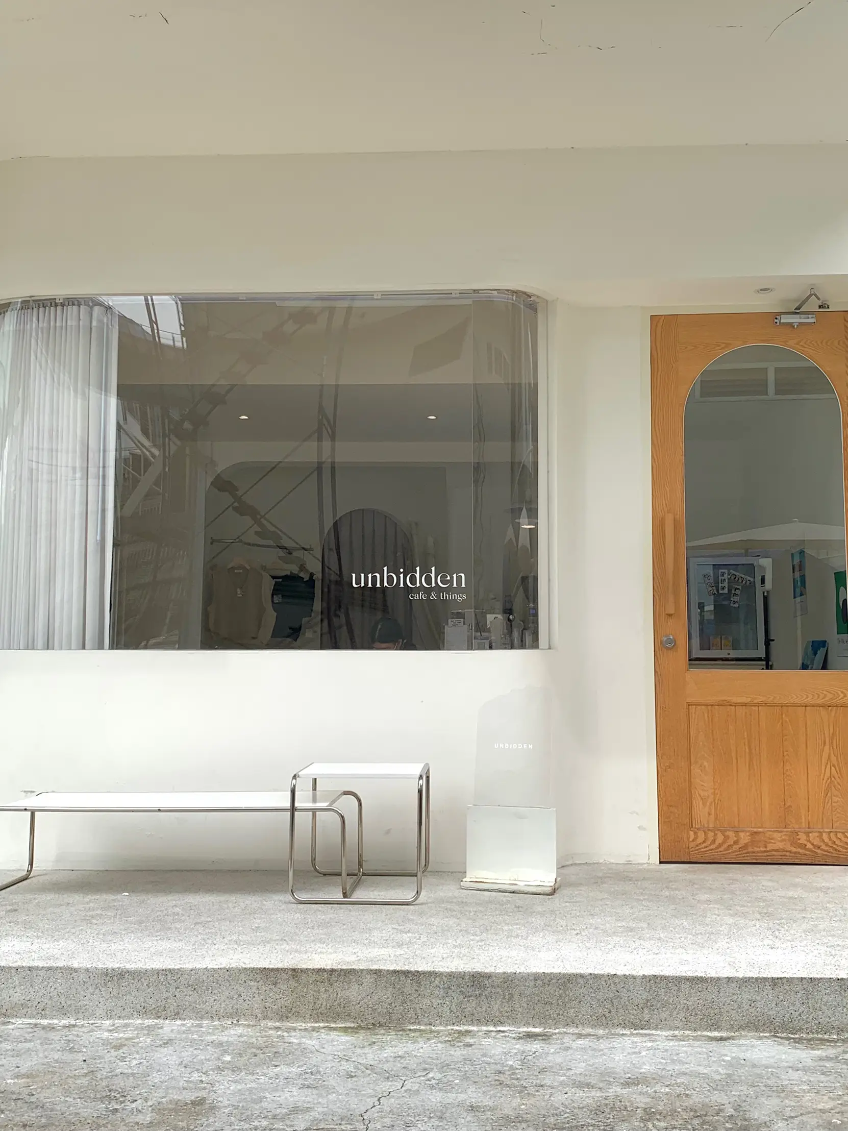 Unbidden คาเฟ่มินิมอลย่านบางพลัด | แกลเลอรีที่โพสต์โดย FIRST. | Lemon8