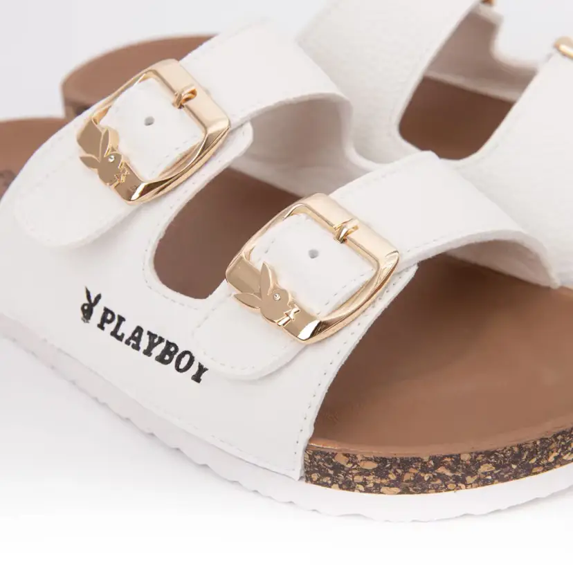 รองเท้าแตะ PLAYBOY | แกลเลอรีที่โพสต์โดย Mook Jiratchaya | Lemon8