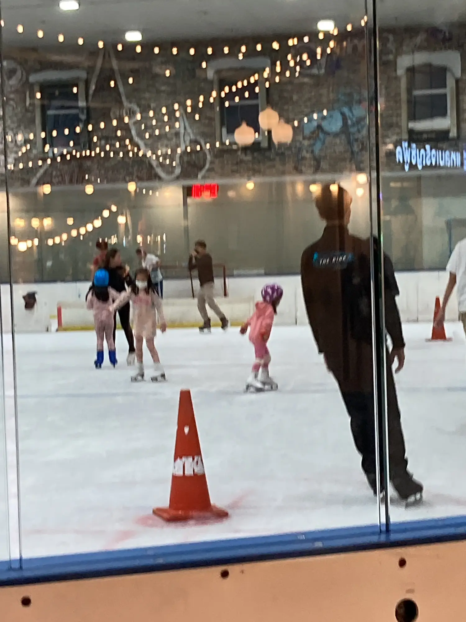 ICE SKATE | แกลเลอรีที่โพสต์โดย Penthor | Lemon8