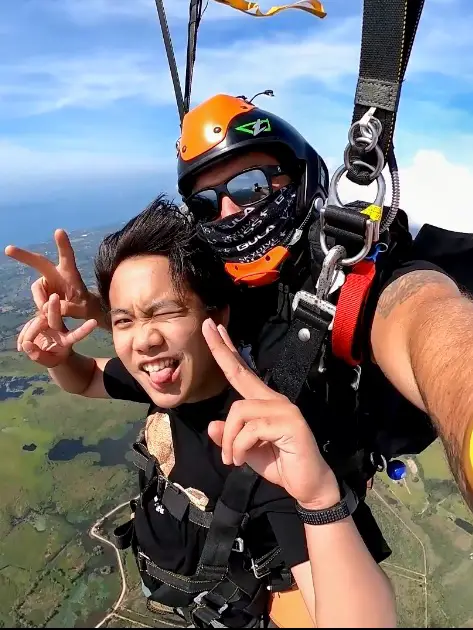 มันส์ดีมาก‼️ รีวิว Sky Diving ครั้งแรกในชีวิต 🪂 | แกลเลอรีที่โพสต์โดย Powoplawan | Lemon8