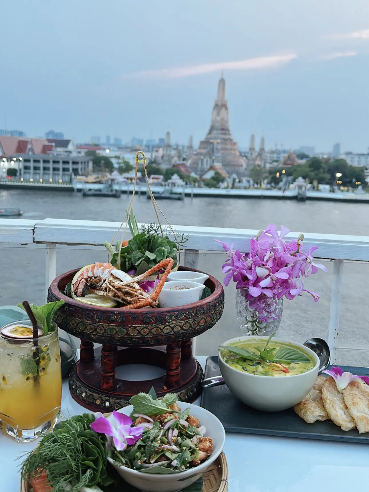 View Arun Rooftop restaurant & Bar วิวริมแม่น้ำเจ้าพระยา | แกลเลอรีที่ ...