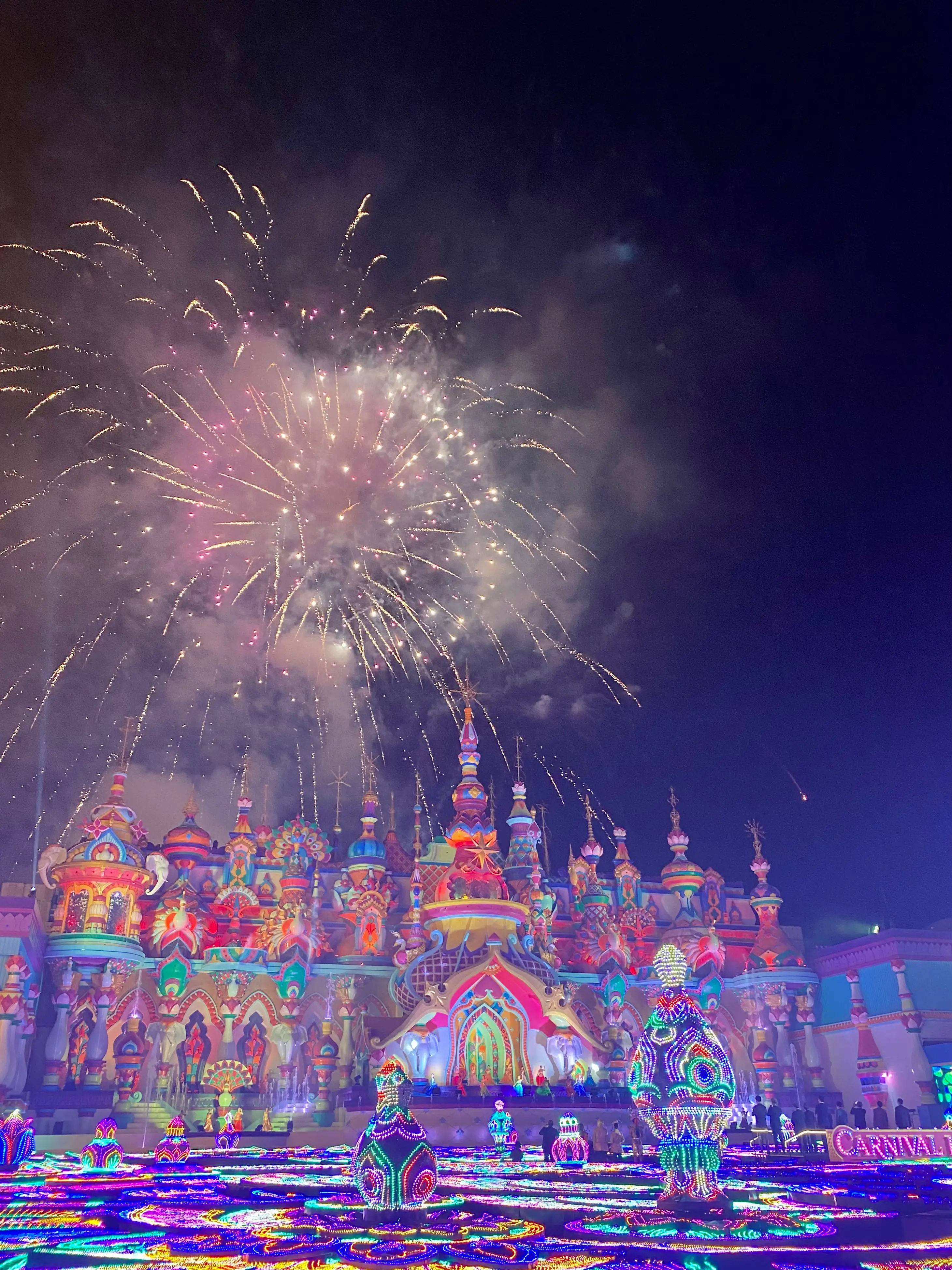 งานเปิด Carnival Magic เมืองไฟ 40 ล้านดวง!🎆 | แกลเลอรีที่โพสต์โดย ployphanr | Lemon8