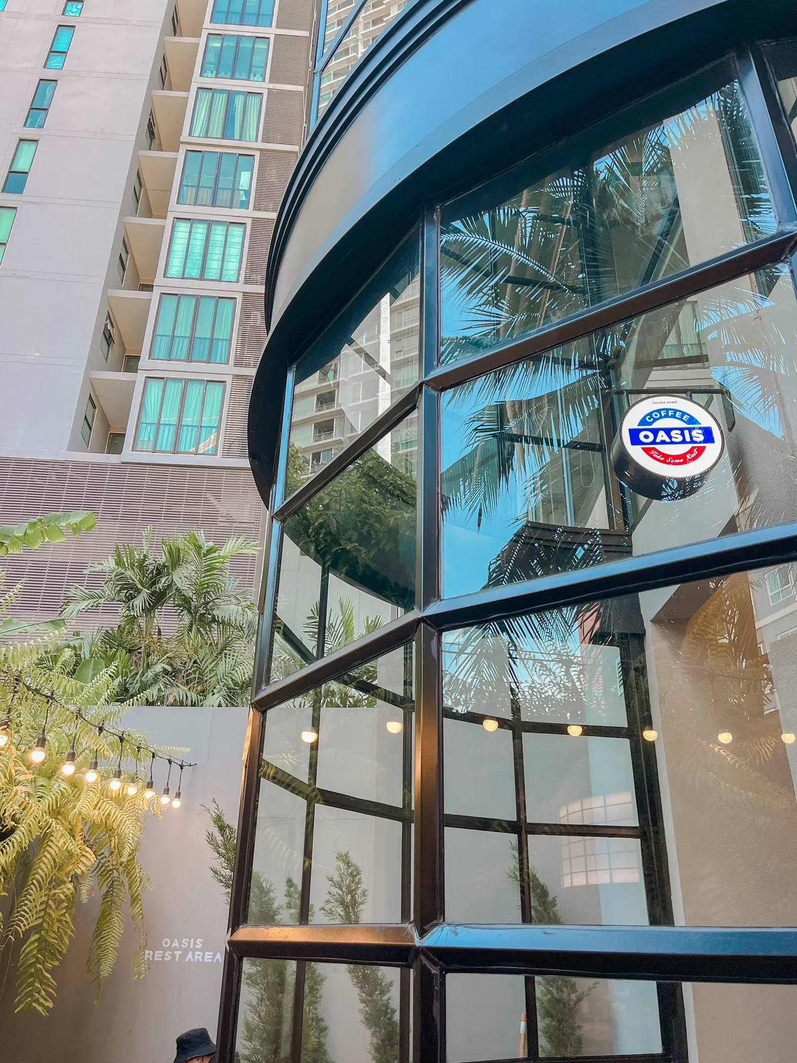 OASIS COFFEE 📍คาเฟ่ย่านห้วยขวาง | แกลเลอรีที่โพสต์โดย Bell K. | Lemon8