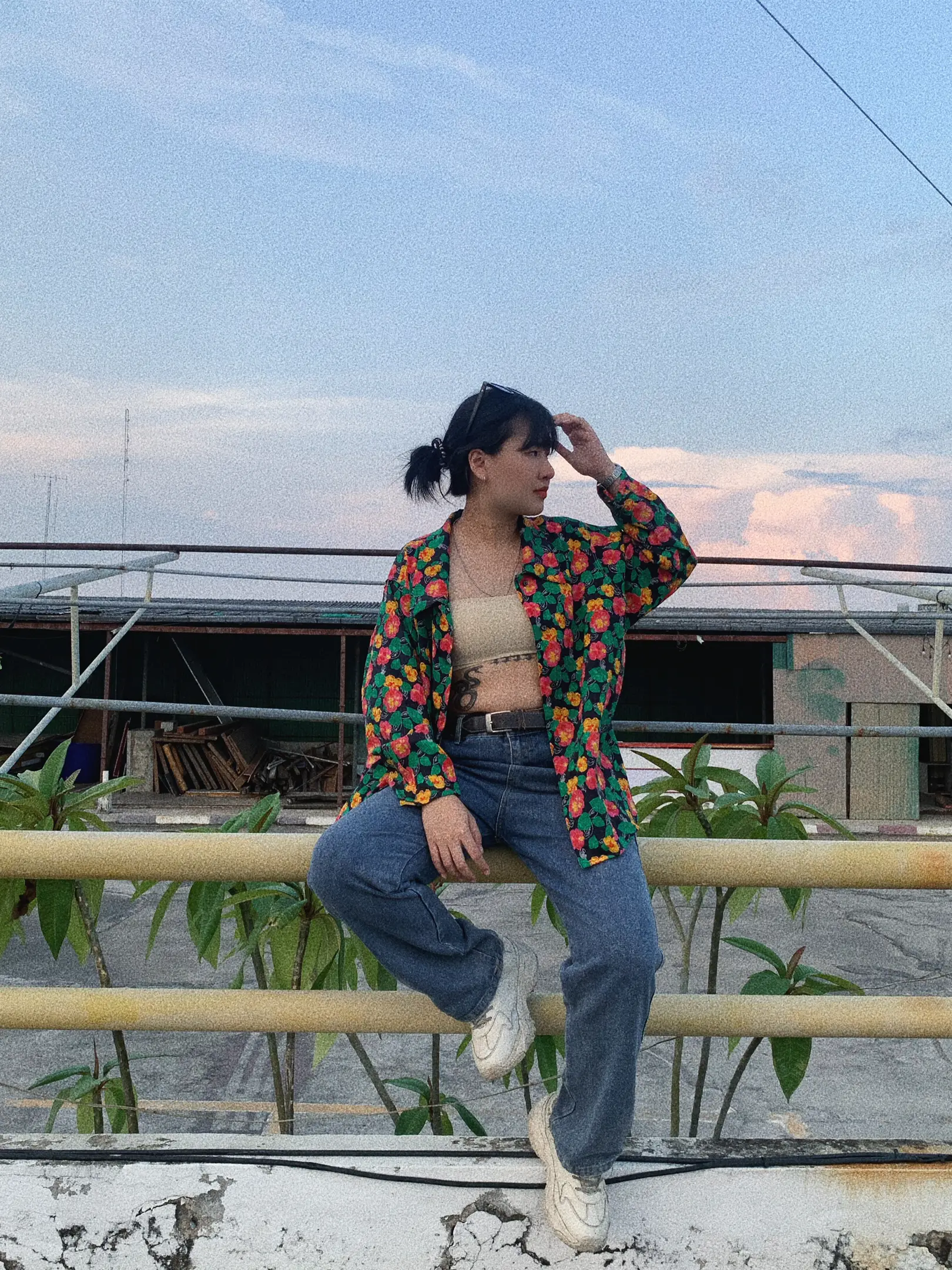 #OOTD : ใส่เสื้อคลุมลายดอกคุณแม่ให้คูล!!! 🌺😎 | แกลเลอรีที่โพสต์โดย 𝑷𝒑 𝒕𝒉𝒊𝒕𝒊𝒌𝒂𝒏 | Lemon8