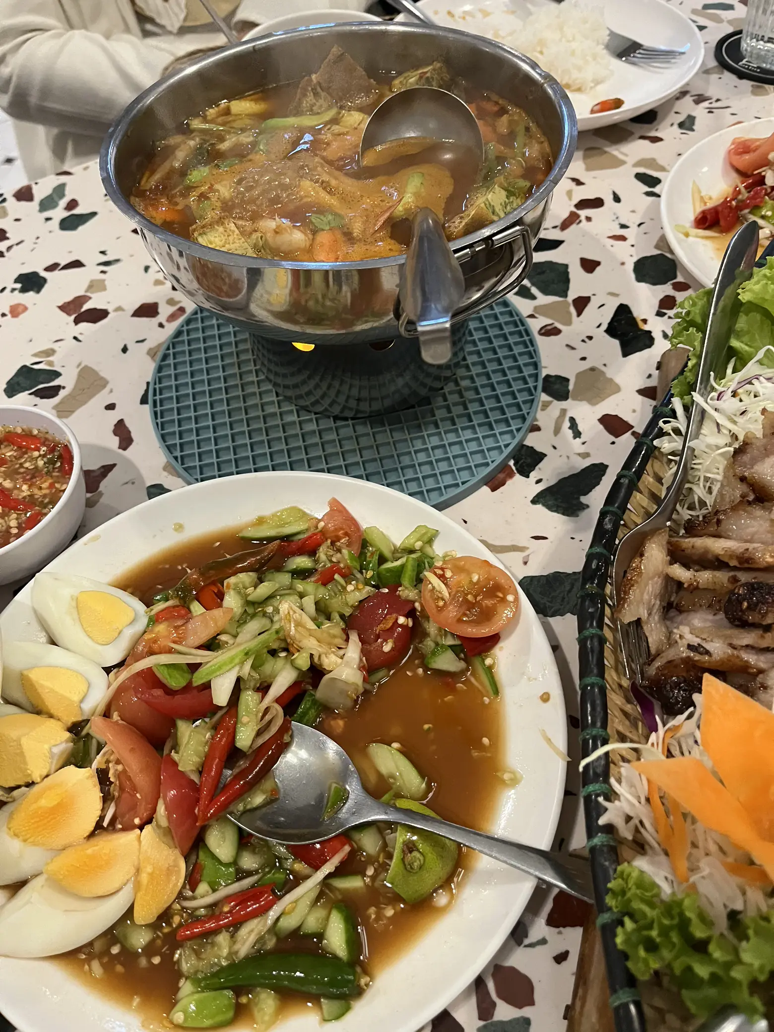 มองมูล🥘ร้านเด็ดอุบล🌷นั่งชิวริมน้ำ แกลเลอรีที่โพสต์โดย 𝐒𝐢𝐯𝐚𝐩𝐨𝐫𝐧568