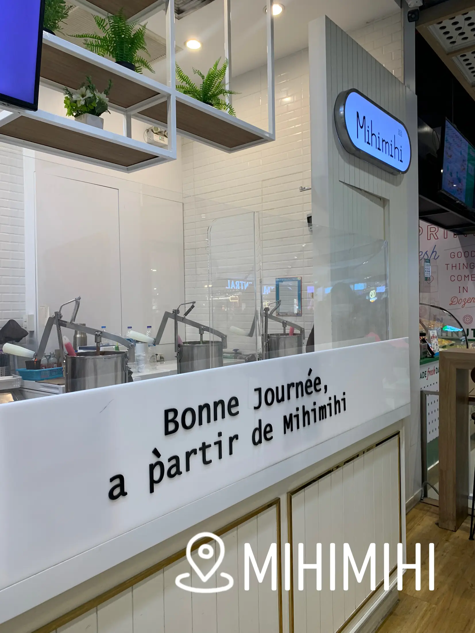 รีวิว Mihimihi ครีมพัฟสไตล์ฝรั่งเศส กลิ่นหอม ไส้ทะลัก @เซนลาด | แกลเลอ ...