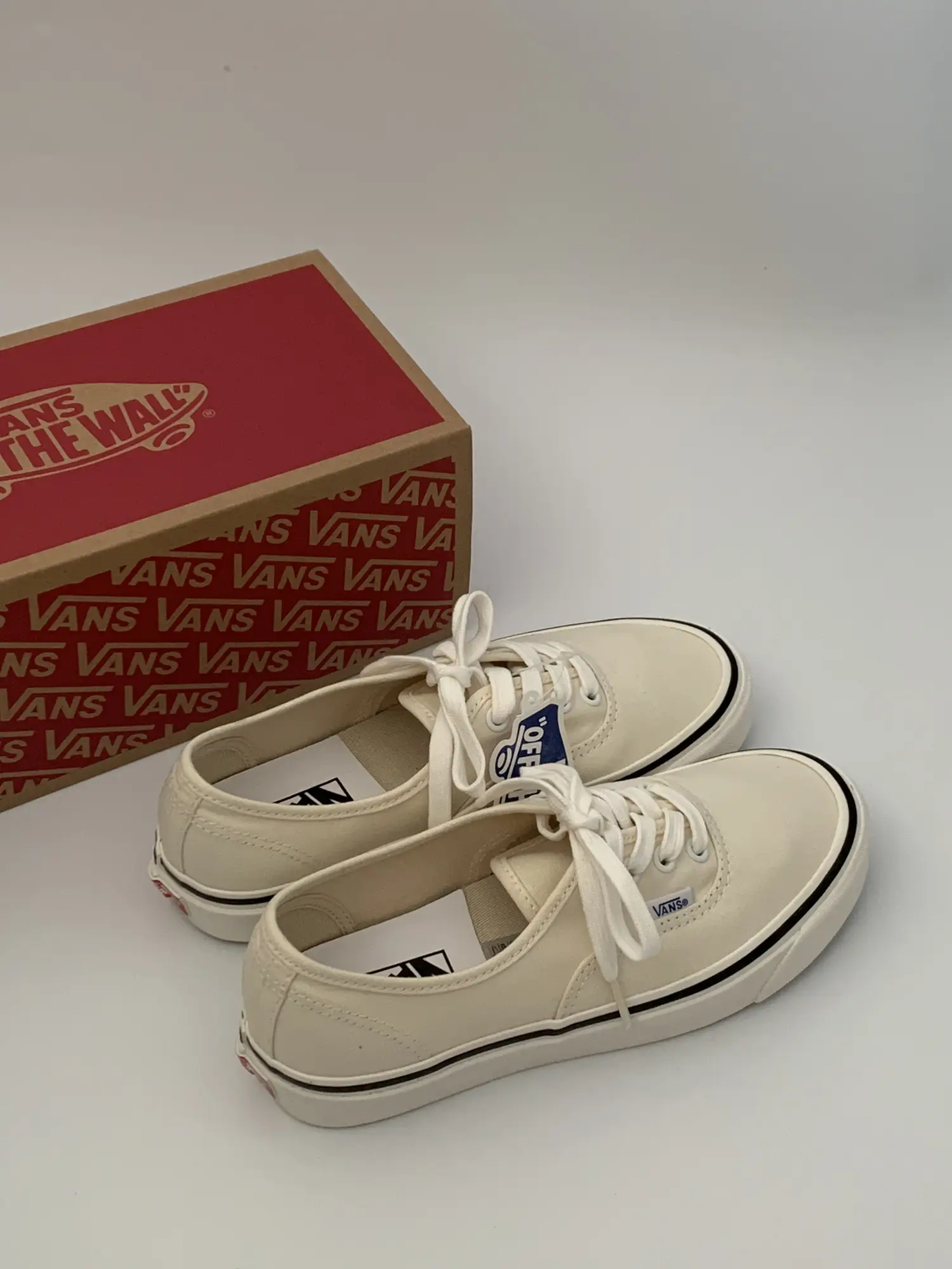 สนีกเกอร์เรียบๆแต่เท่ low top vans authentic ♟👟🤘🏻 | แกลเลอรีที่โพสต์โดย ...