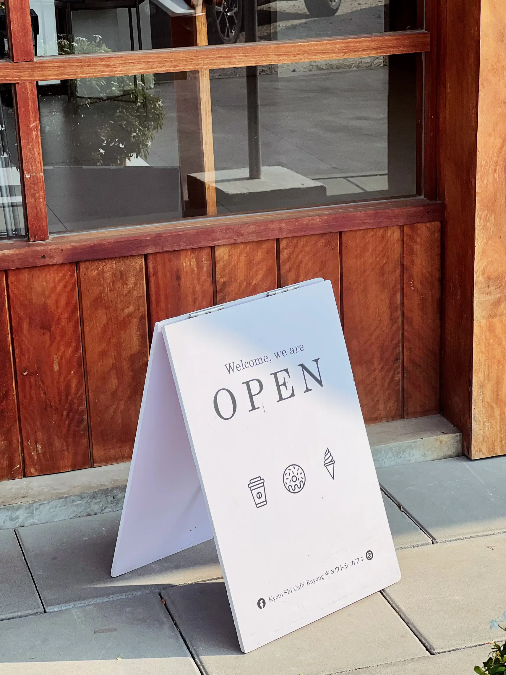 Cafe โดนัท สไตล์ญี่ปุ่น 𝐊𝐲𝐨𝐭𝐨 𝐒𝐡𝐢 𝐂𝐚𝐟𝐞 キョウトシ カフェ~🍩🍦 | แกลเลอรีที่โพสต์โดย กะทิ🥥~ | Lemon8