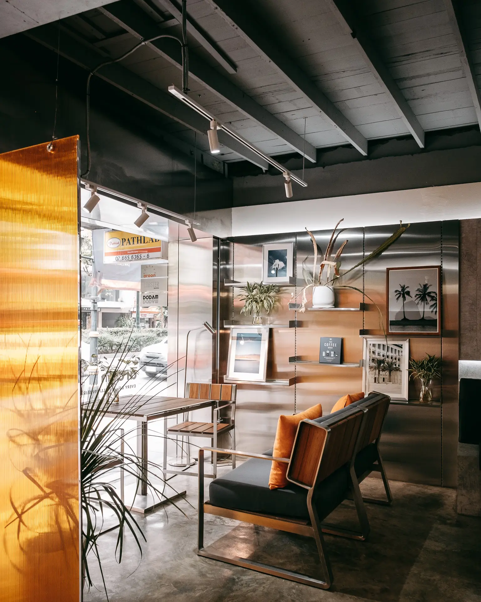 AROON cafe, cafe reminiscent of the morning light, Sukhumvit district ☀ ...