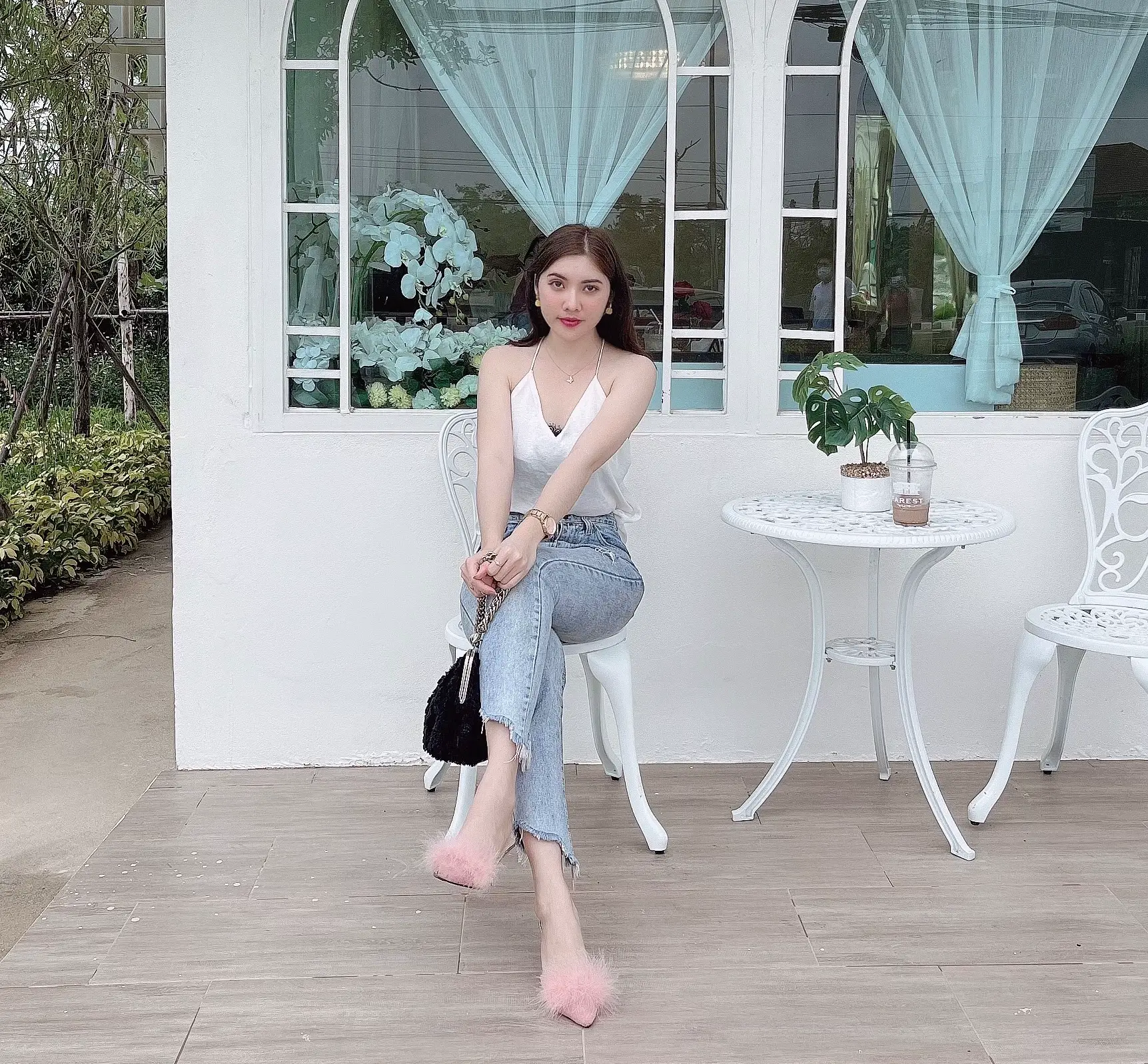 กางเกงยีนส์ใส่กับอะไรก็ดีไปหมดค้า💞💞😊 | แกลเลอรีที่โพสต์โดย Minnie | Lemon8