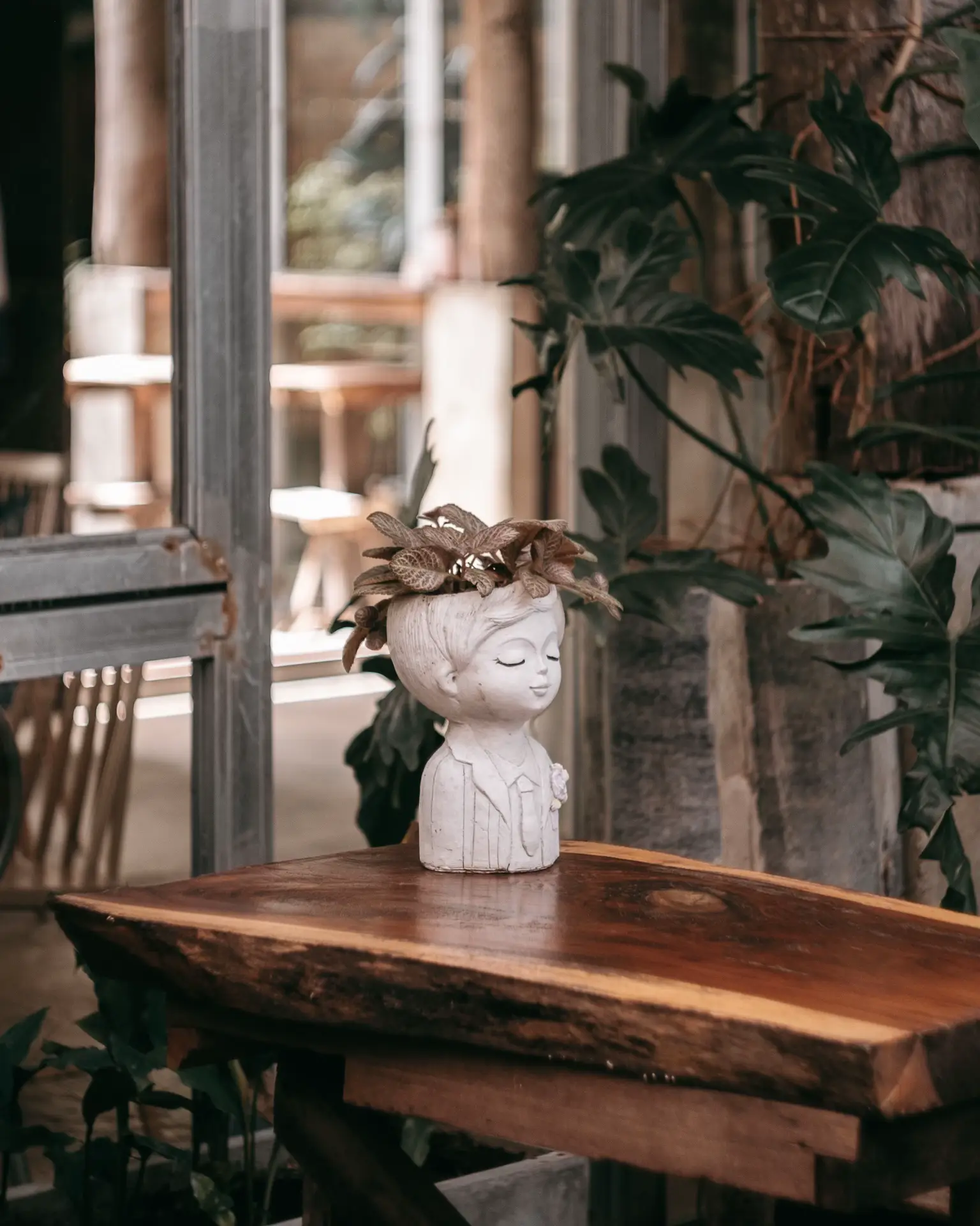 HIDE OUT Ari คาเฟ่ ร่มรื่น ซ่อนตัวอยู่ในซอยอารีย์ 4 ⁣🌳🌿 | แกลเลอรีที่ ...