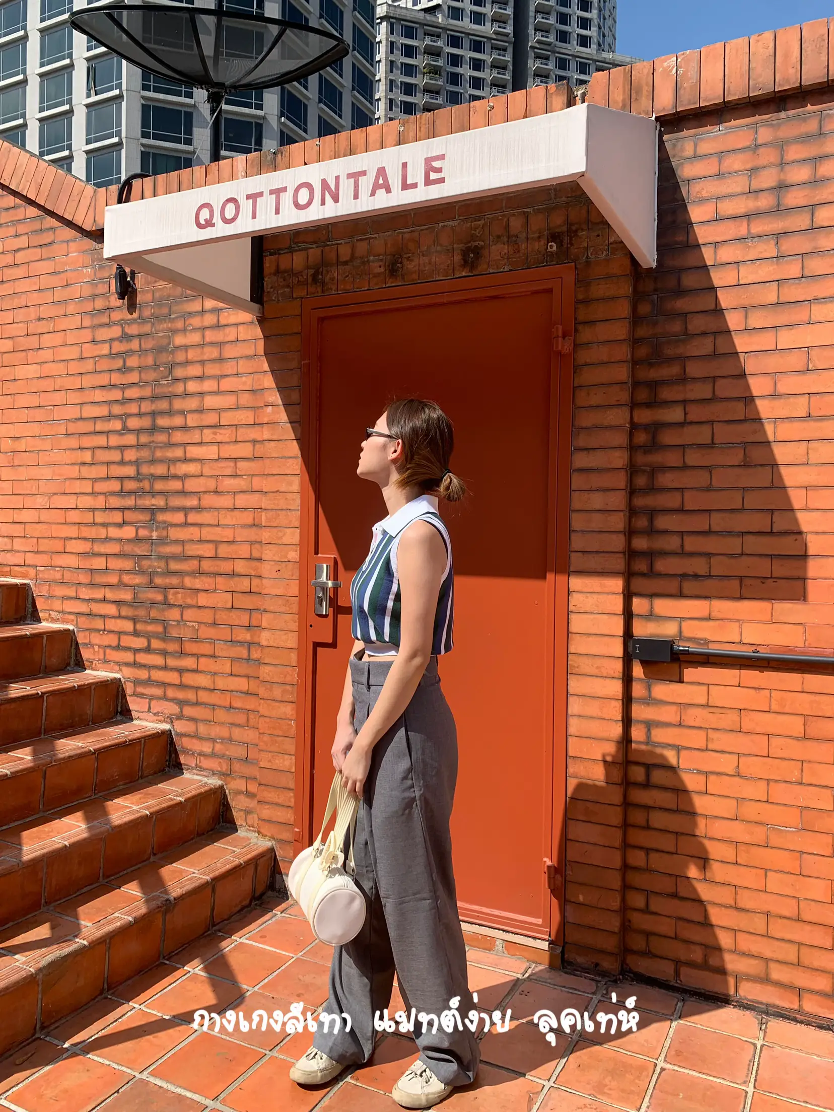 แต่งตัวยังไงดี กับคาเฟ่สไตล์โดดเด่นสีส้มอิฐ Qottontale Cafe 🧡 | แกลเลอรีที่โพสต์โดย Kiimki | Lemon8