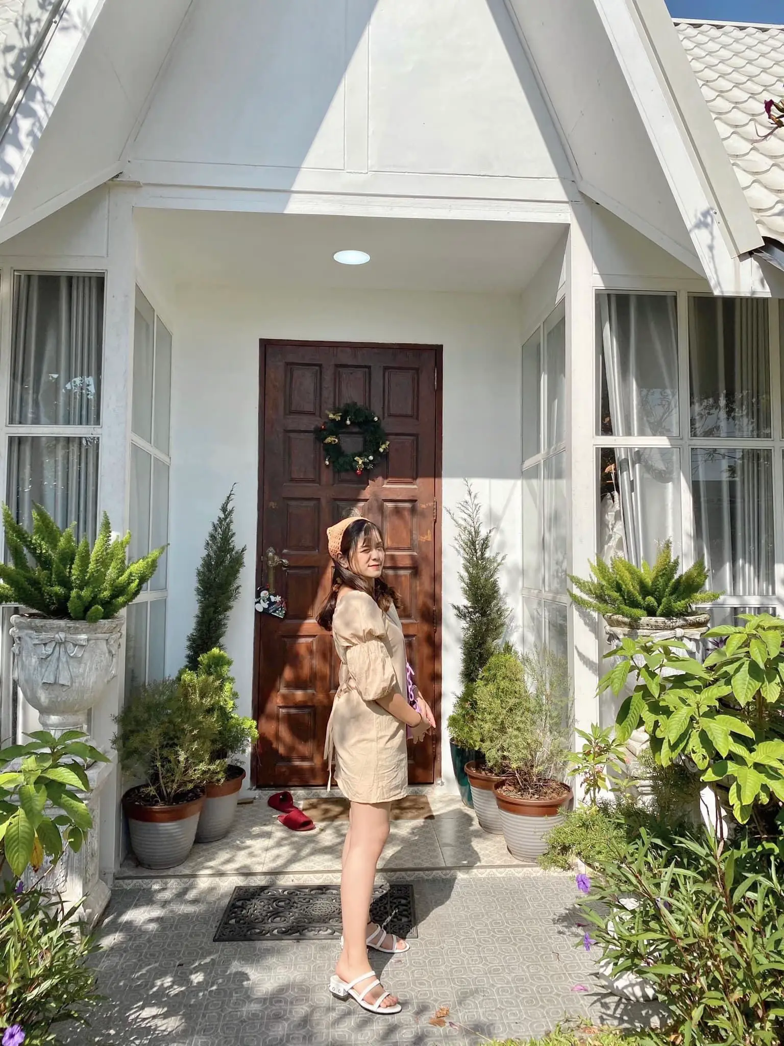 White house cafe & studio คาเฟ่สไตล์ยุโรป @ร้อยเอ็ด | แกลเลอรีที่โพสต์โดย KY🌷 | Lemon8