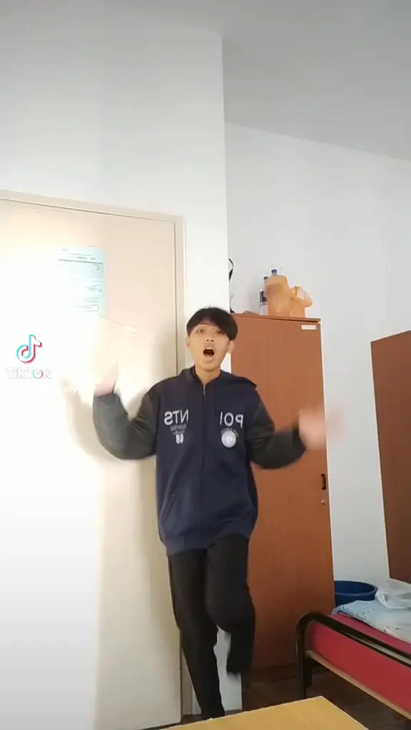 BLUE BLOOD IVE cover | วิดีโอที่เผยแพร่โดย UNDERBOY | Lemon8