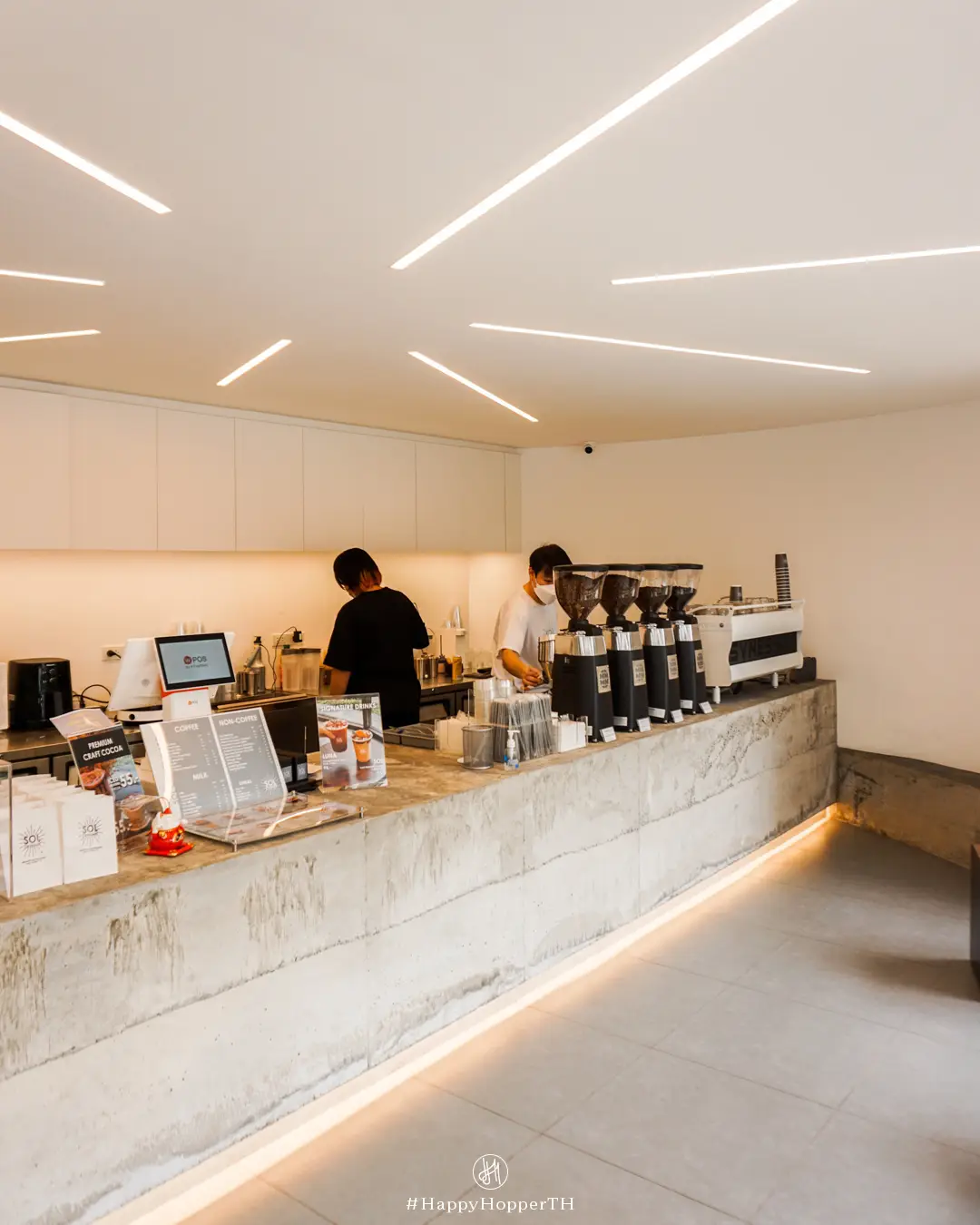 SOL COFFEE @ Ocean Tower 2 อโศก | แกลเลอรีที่โพสต์โดย Happy Hopper | Lemon8