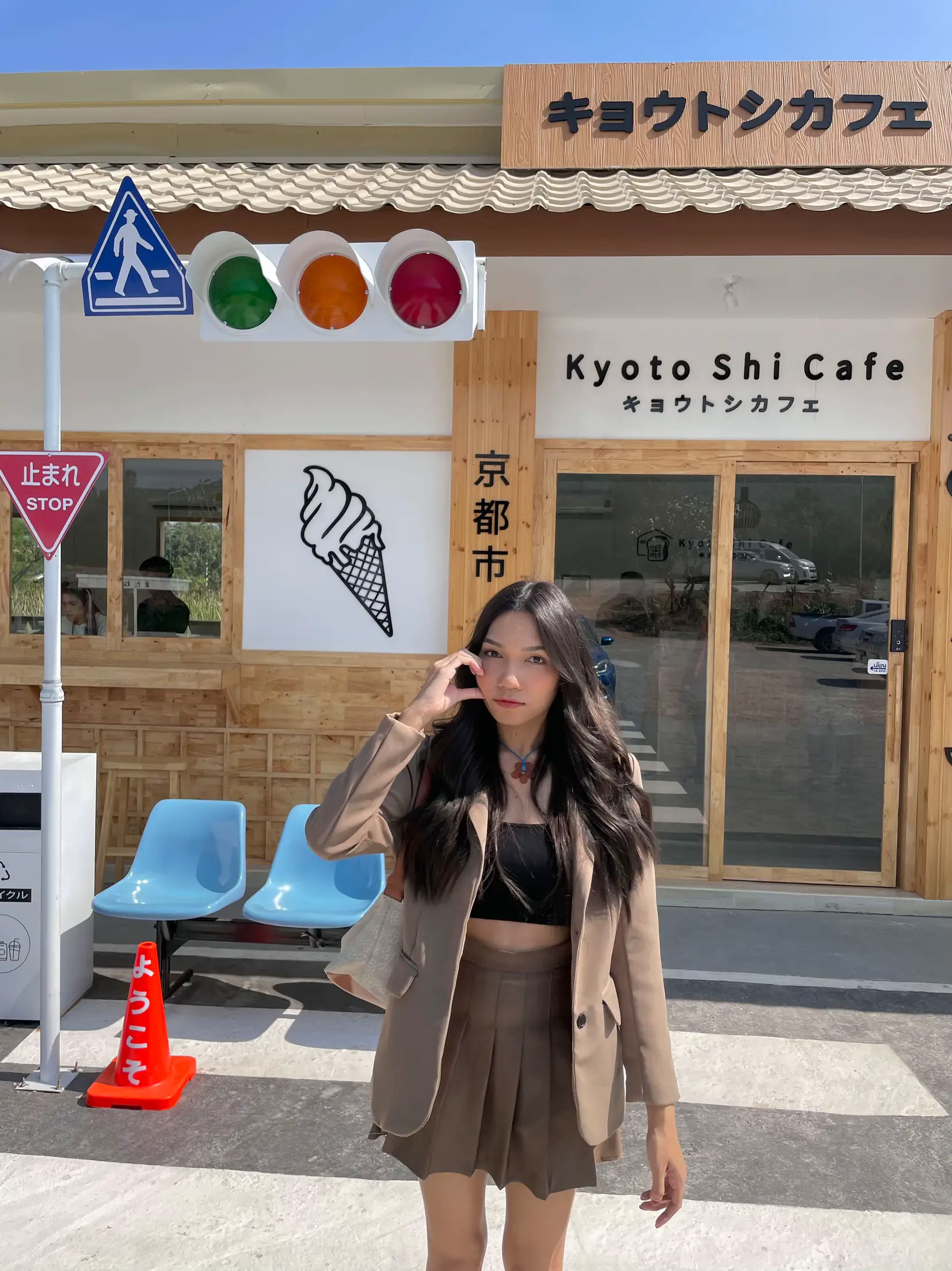 OOTD | แต่งตัวไปคาเฟ่ญี่ปุ่นทิพย์ Kyoto Shi Cafe🇯🇵🎌 | แกลเลอรีที่โพสต์โดย rawizz_ | Lemon8