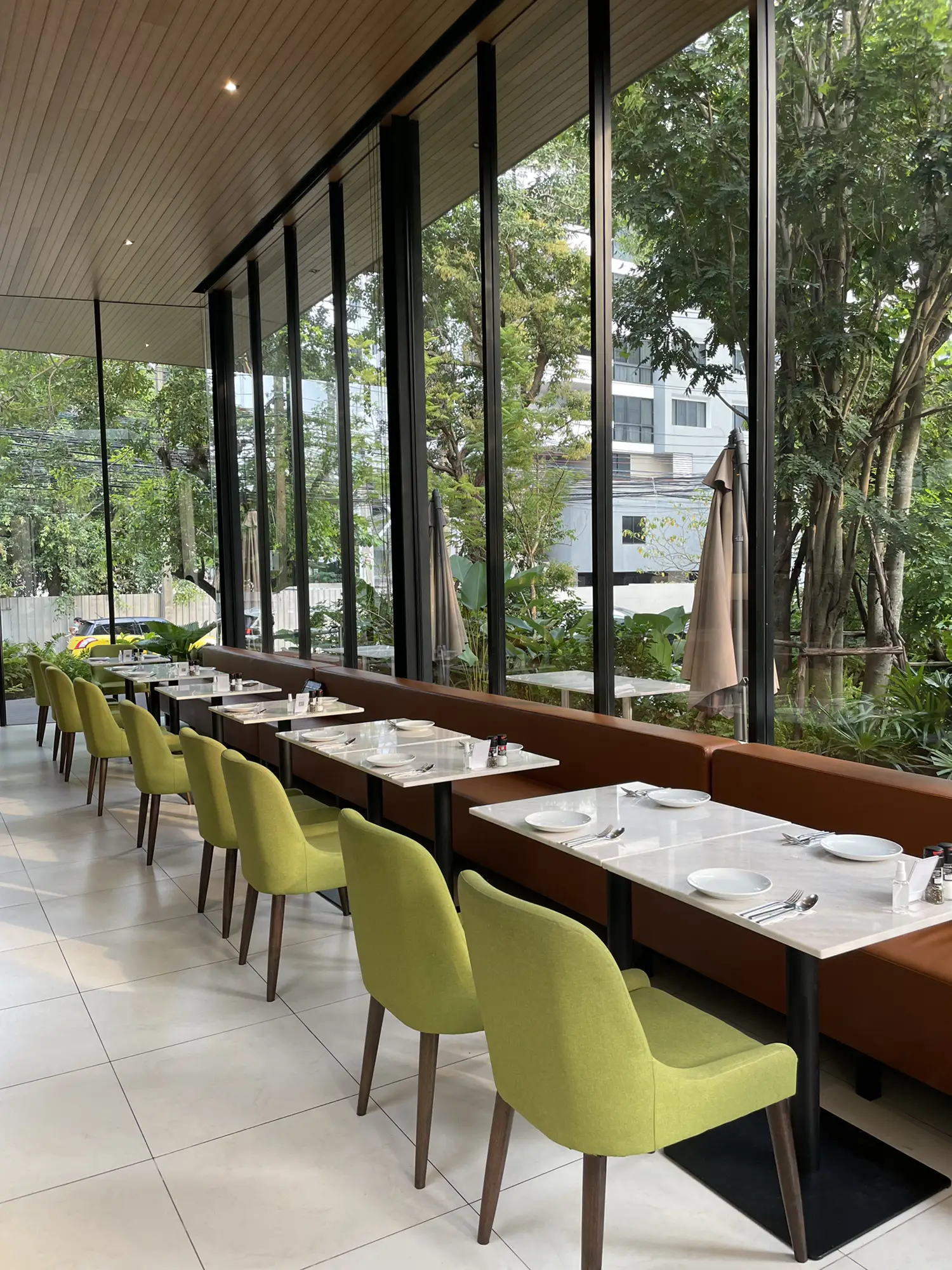 🌳🍂คาเฟ่กลางสวนย่านสุขุมวิทพร้อมพงษ์😋 💖 | แกลเลอรีที่โพสต์โดย MILD G. | Lemon8