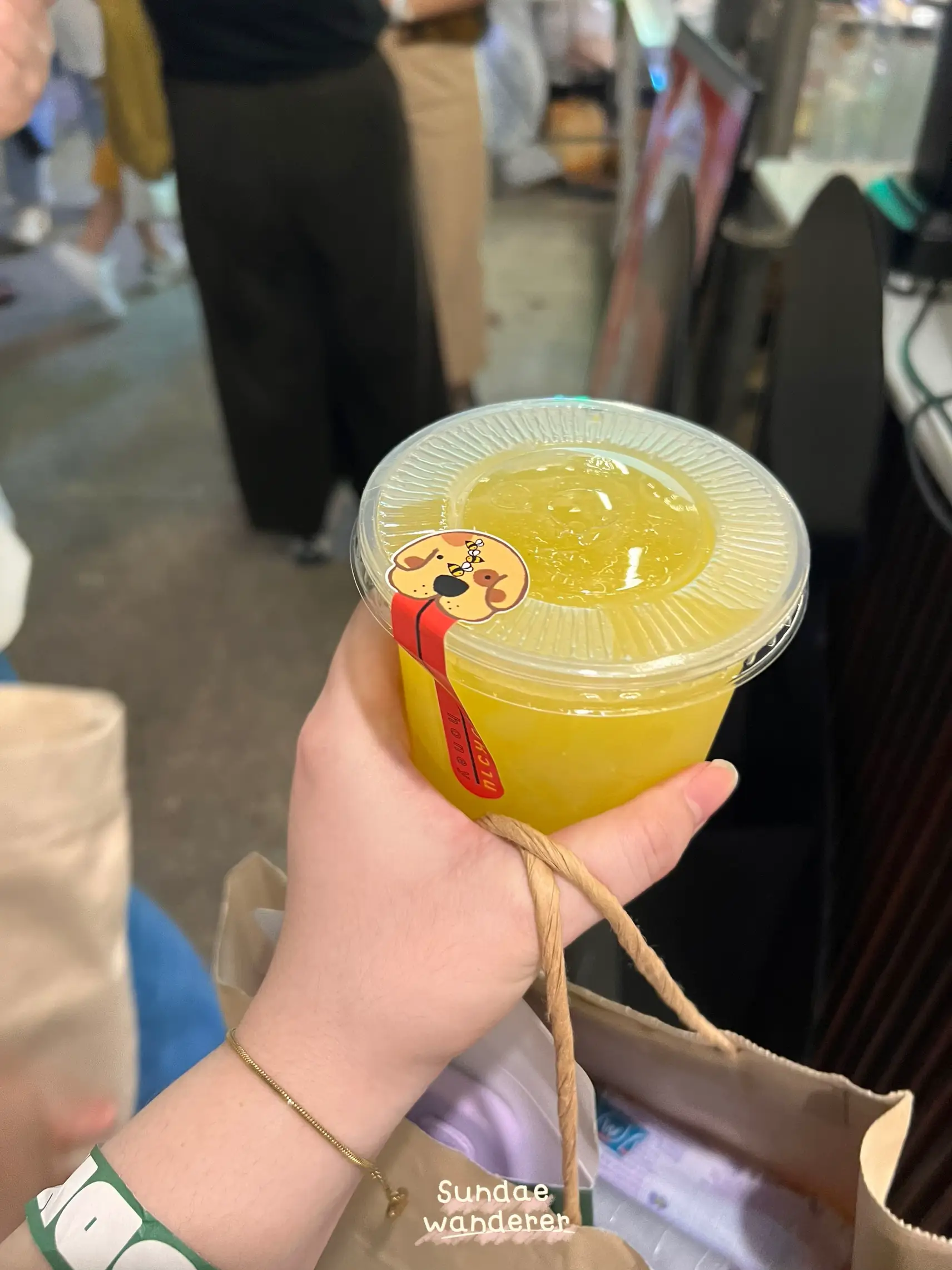 พาเช็คอิน Good hood ช็อป กิน นั่งชิวฟังดนตรีสด 🧡🌈🎶 | แกลเลอรีที่โพสต์โดย Sundae.wanderer | Lemon8