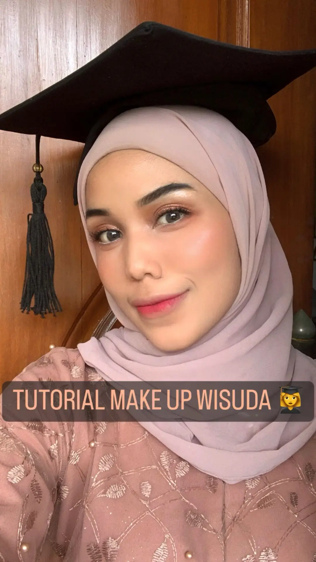 Tutorial Makeup Natural Dan Hijab Style Untuk Pesta Atau Wisuda ...