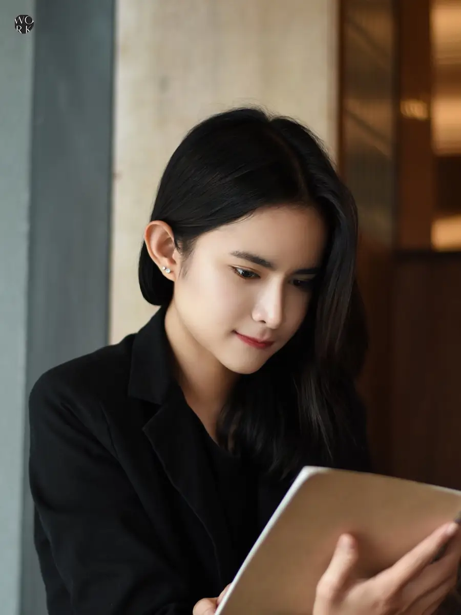 พาไปอ่านหนังสือจิบกาแฟเบาๆบนชั้น 6 ของเซ็นทรัลเวิลด์กัน 🥰 | แกลเลอรีที่โพสต์โดย ISAYWORK | Lemon8