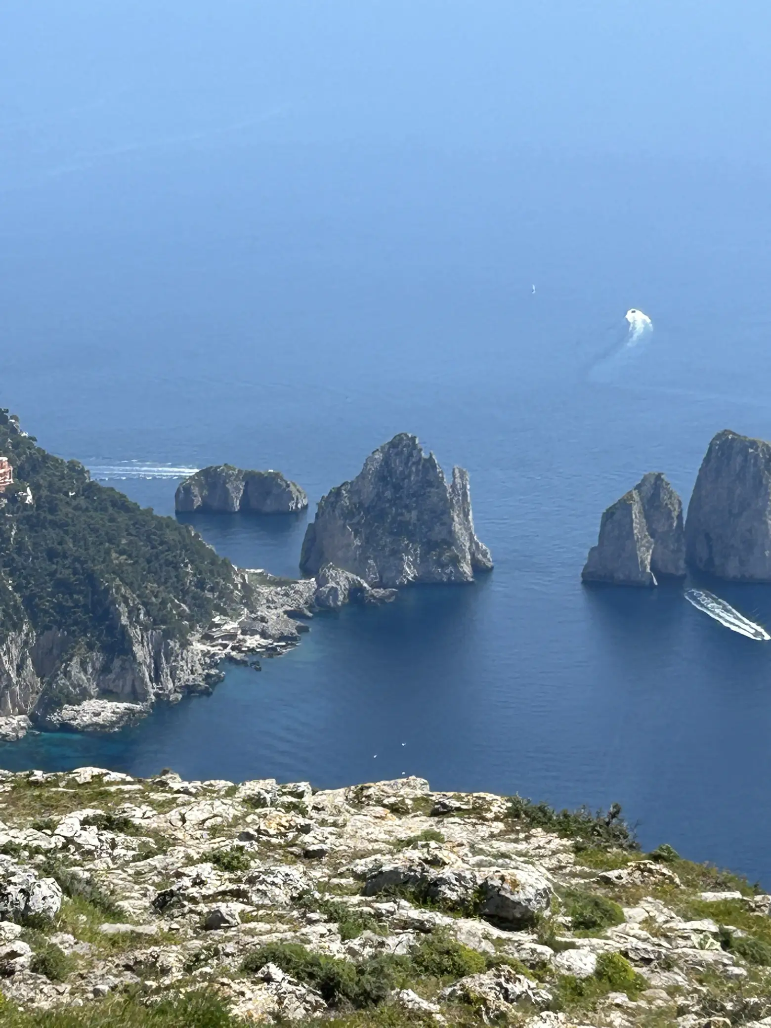 Top views on Capri island | แกลเลอรีที่โพสต์โดย Nutthaphop A. | Lemon8