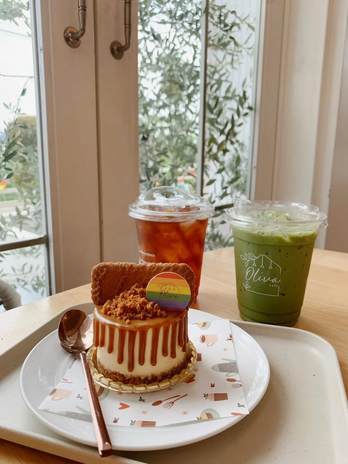 Oliva cafe คาเฟ่น้องหมาเข้าได้ปทุมธานี | แกลเลอรีที่โพสต์โดย aster.corgi | Lemon8