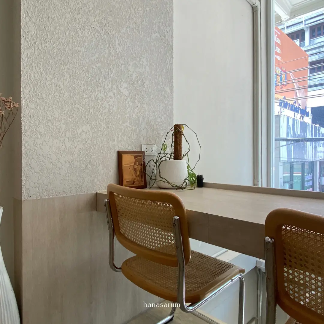 คาเฟ่มินิมอลท่าพระจันทร์ : LUA Cafe | แกลเลอรีที่โพสต์โดย hanasarum | Lemon8