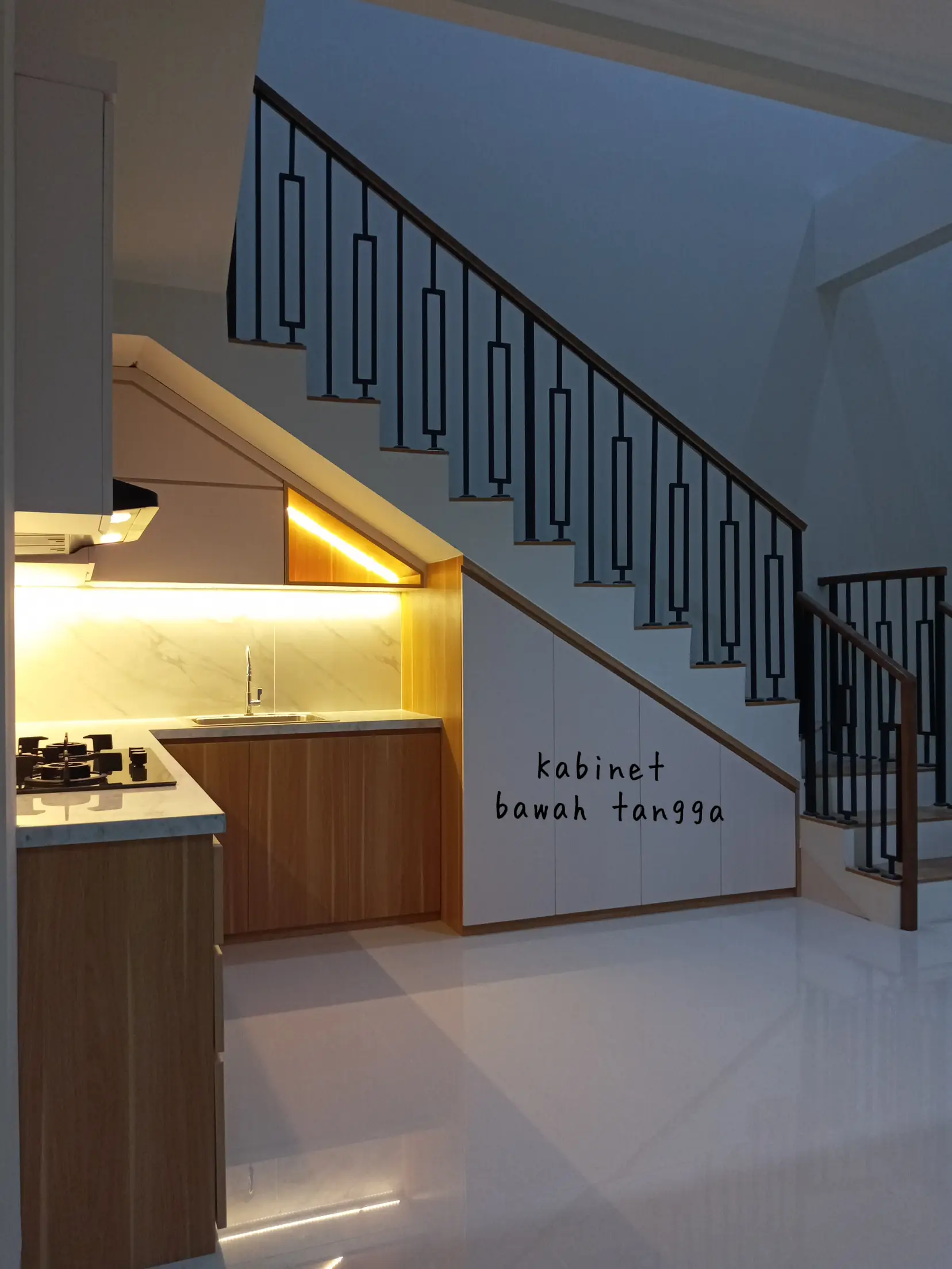 Inspirasi Kitchen Set Bawah Tangga | Galeri diposting oleh ...