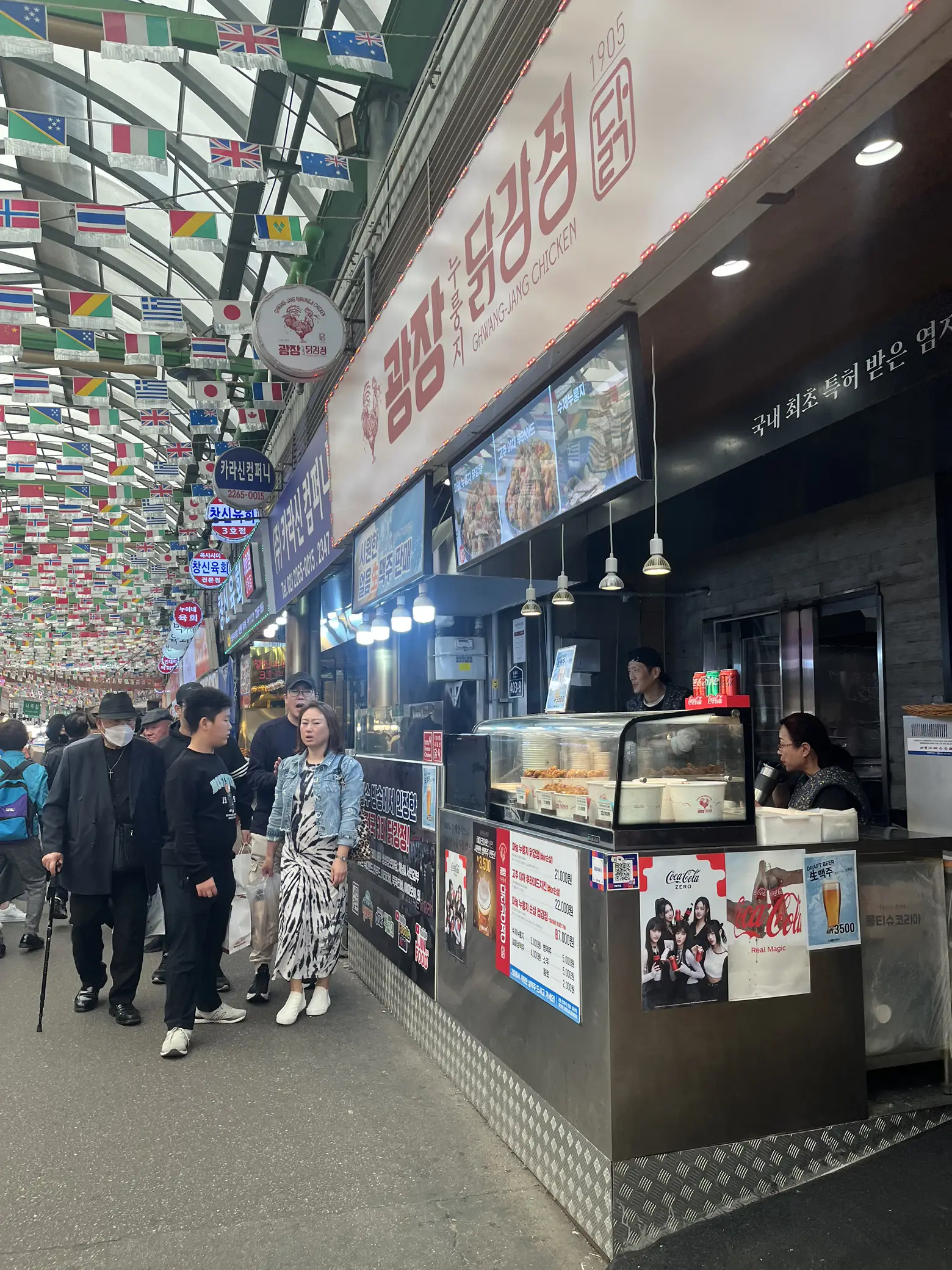 I met the famous netflix knife-cut noodle lady!!! | Gallery posted by ...