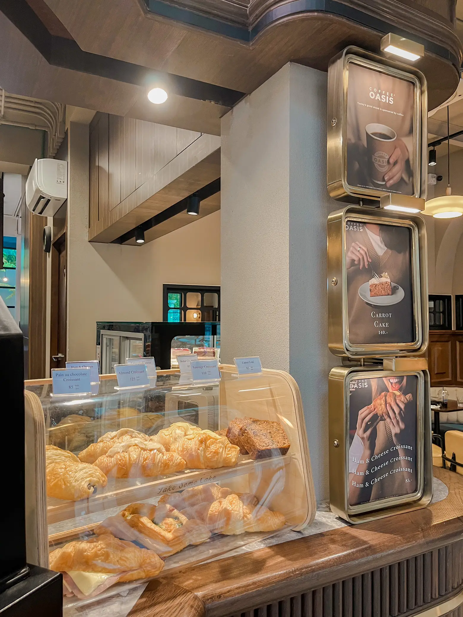 OASIS COFFEE 📍คาเฟ่ย่านห้วยขวาง | แกลเลอรีที่โพสต์โดย Bell K. | Lemon8