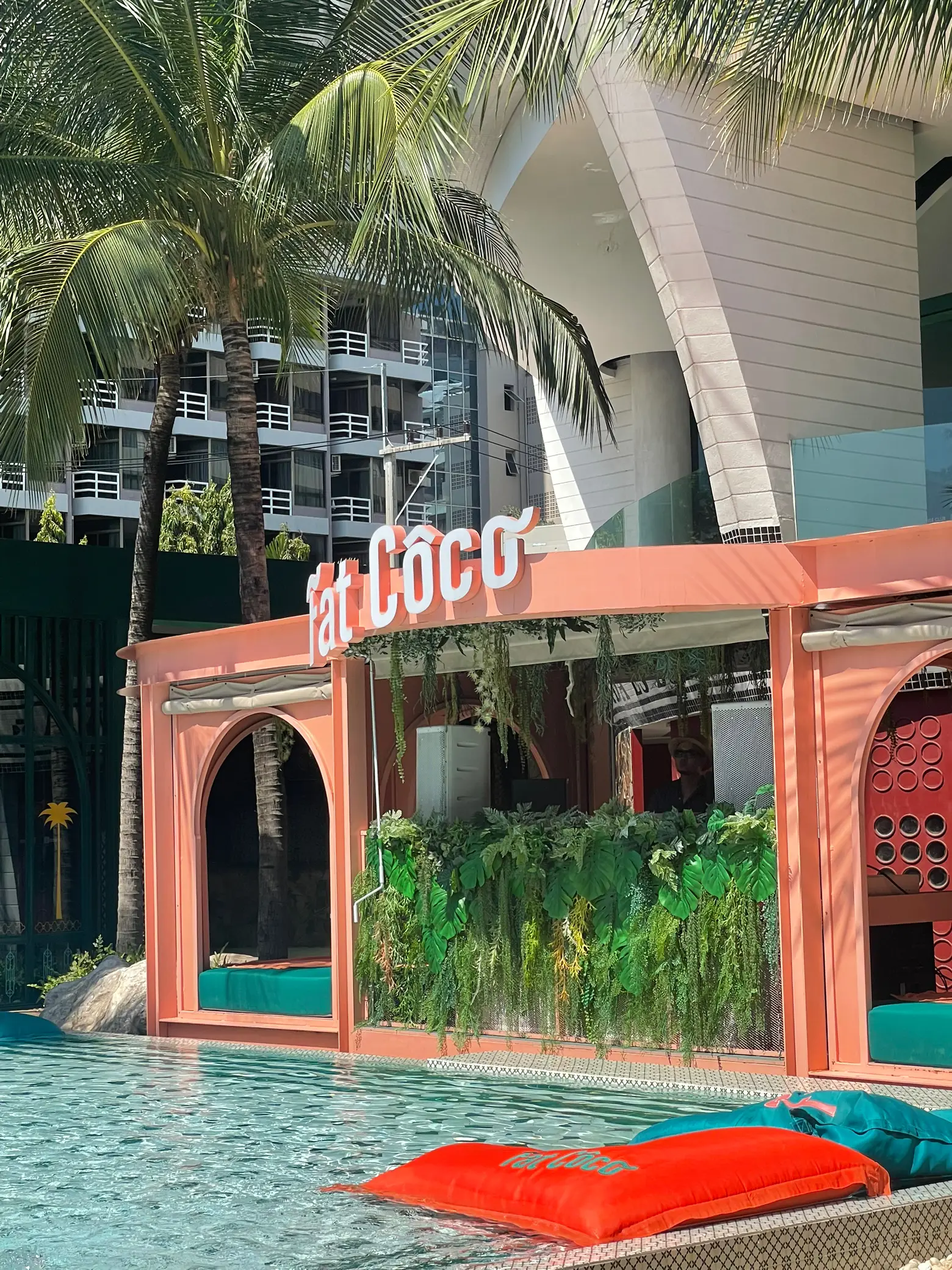 ร้อนแบบนี้มากินไอติมเย็นๆชุ่มฉ่ำหัวใจกันริมทะเล | แกลเลอรีที่โพสต์โดย Minedear6935 | Lemon8