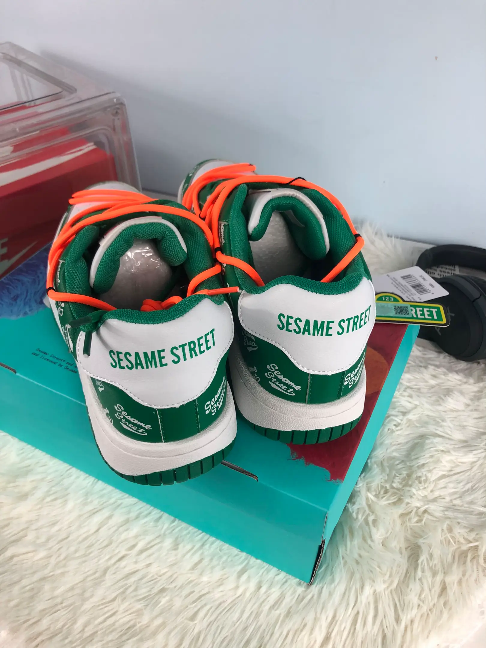 สวยไหมเอ่ย ทุกคน😍💚 Sesame Street sneakers | แกลเลอรีที่โพสต์โดย ...