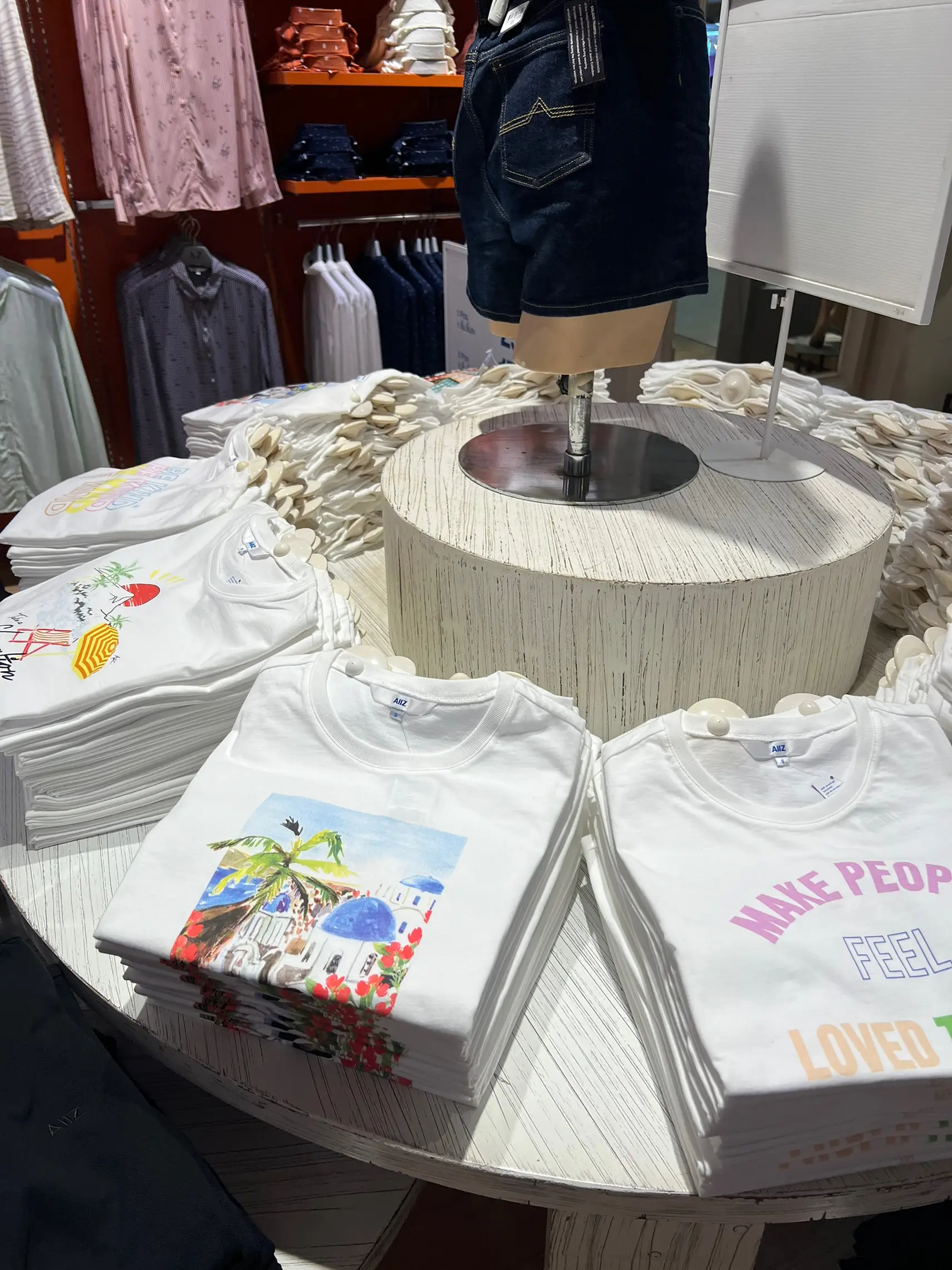 เสื้อยืด AIIZ collection summer🏖 | แกลเลอรีที่โพสต์โดย Natty Rmm | Lemon8