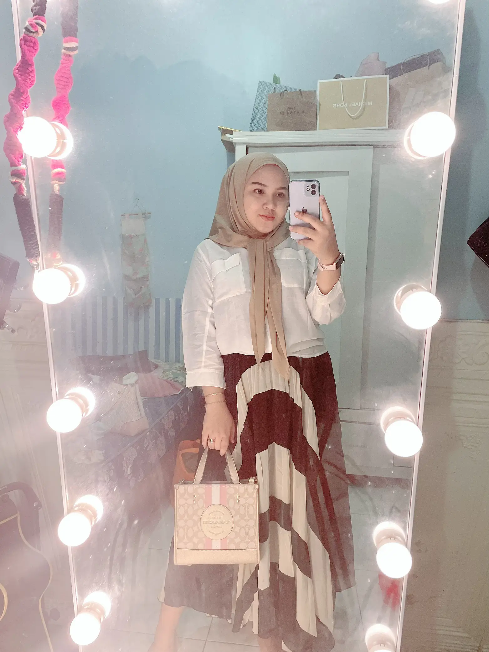 Ootd halah bihalal keluarga | Galeri diposting oleh Octaday | Lemon8