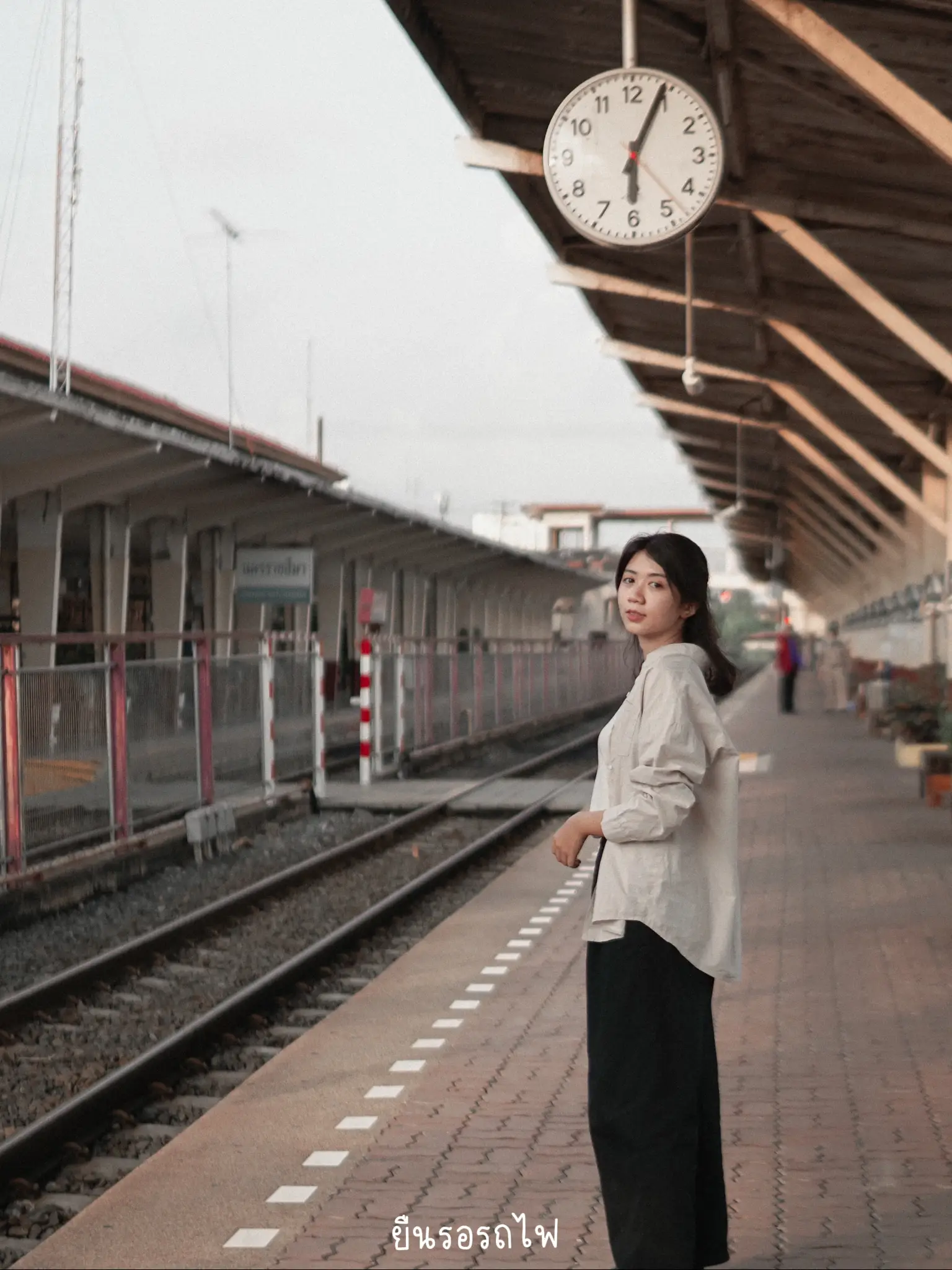 ถ่ายรูปเล่นแก้เบื่อ@สถานีรถไฟ | แกลเลอรีที่โพสต์โดย Pxm_zz | Lemon8