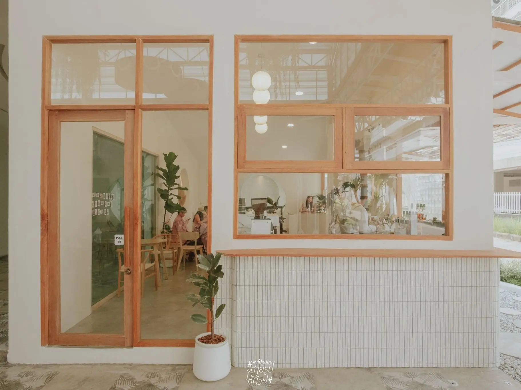 Dear December Cafe ♡ คาเฟ่คิ้วท์ๆ สไตล์มินิมอล | แกลเลอรีที่โพสต์โดย พา ...