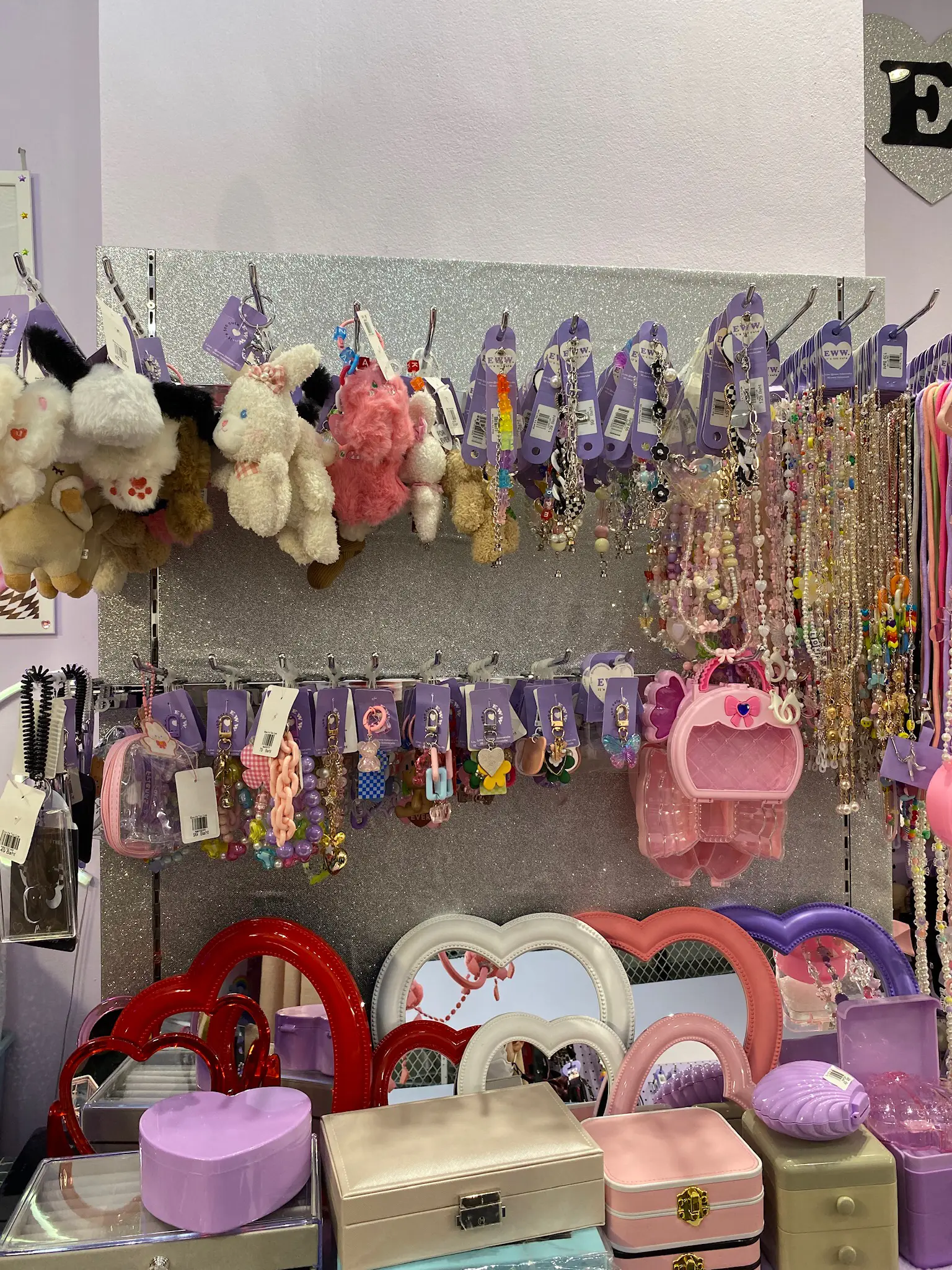 Eww it’s too cute ร้านเครื่องประดับสุดคิ้วท์ | แกลเลอรีที่โพสต์โดย gam | Lemon8