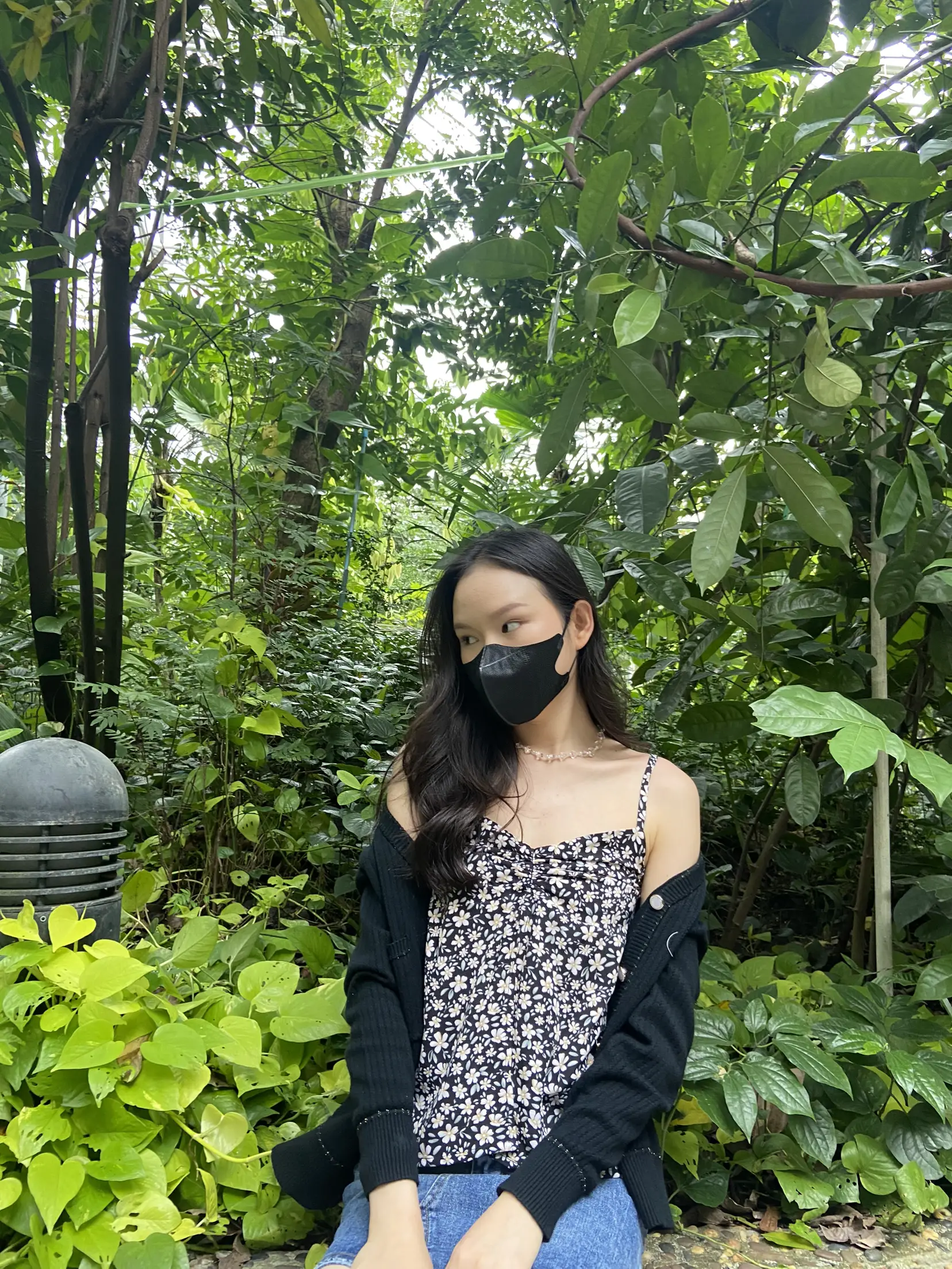 Ootd ep 11 แต่งตัวคู่สีดำ-ยีนส์ พร้อมพิกัดร้านเสื้อผ้าราคาดี🖤🦋 | แกลเลอรีที่โพสต์โดย CattJi | Lemon8